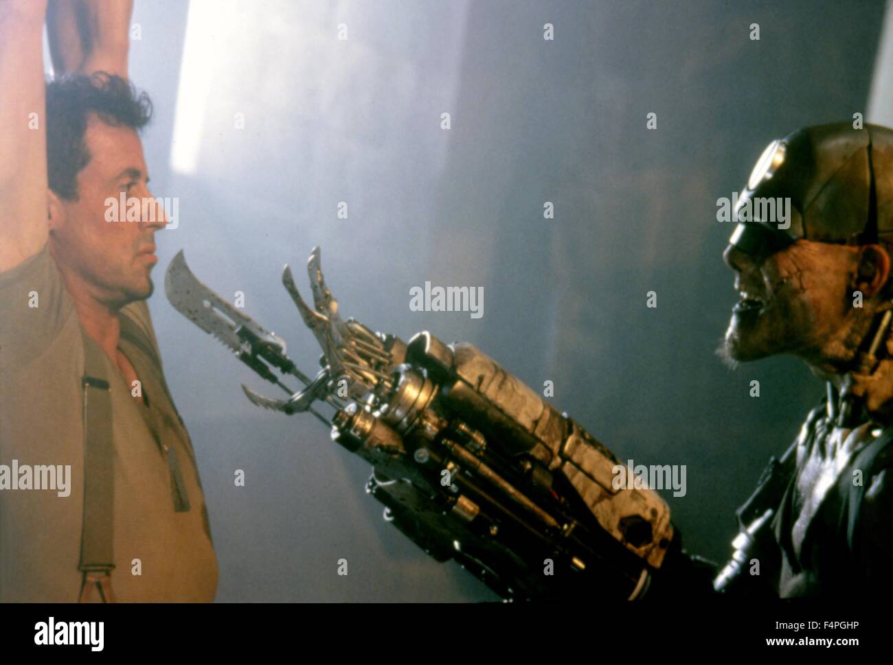 Judge dredd 1995 film hi-res stock photography and images - Alamy