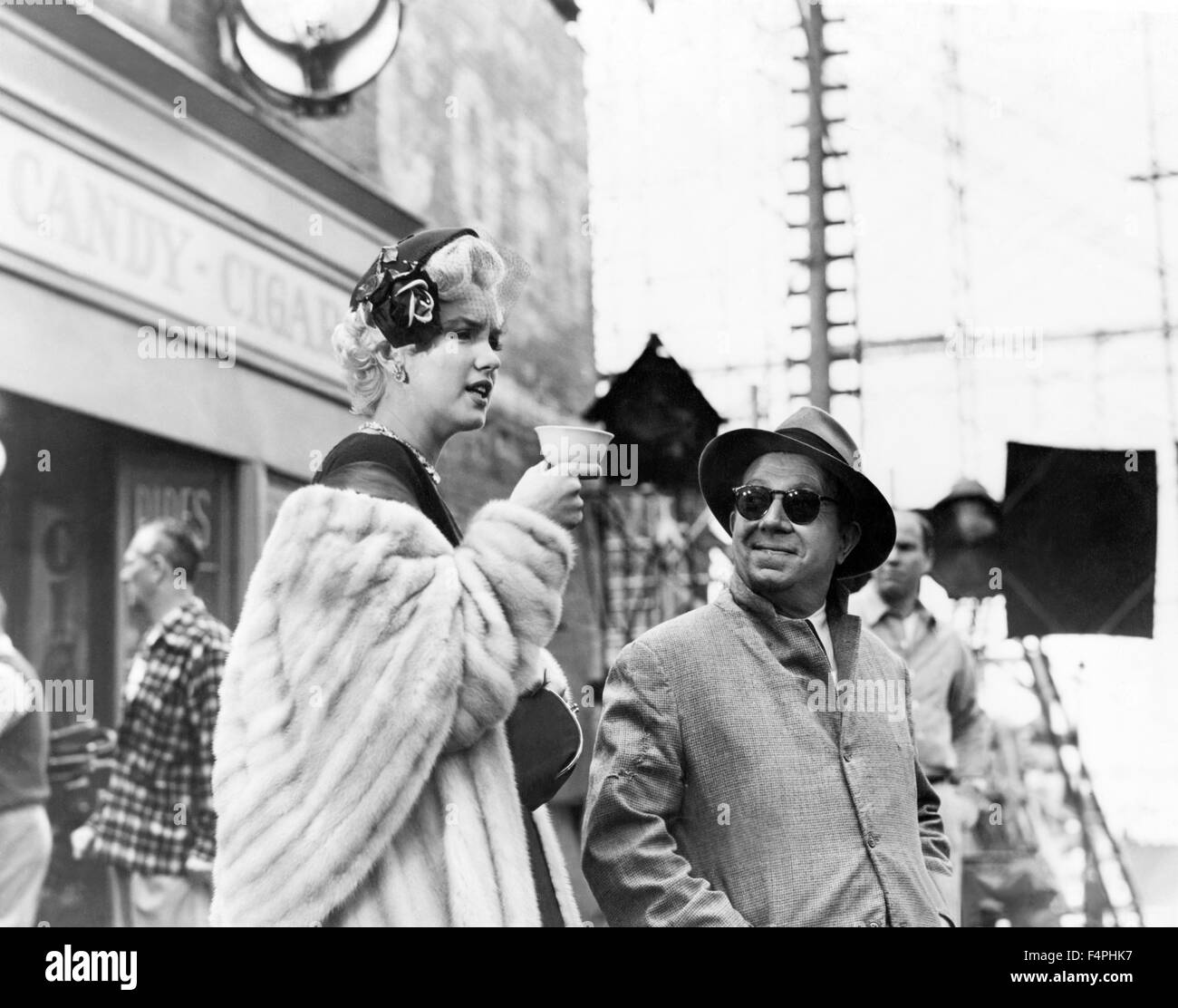 On the set, Marilyn Monroe with Henry Koster / O. Henry's Full House ...