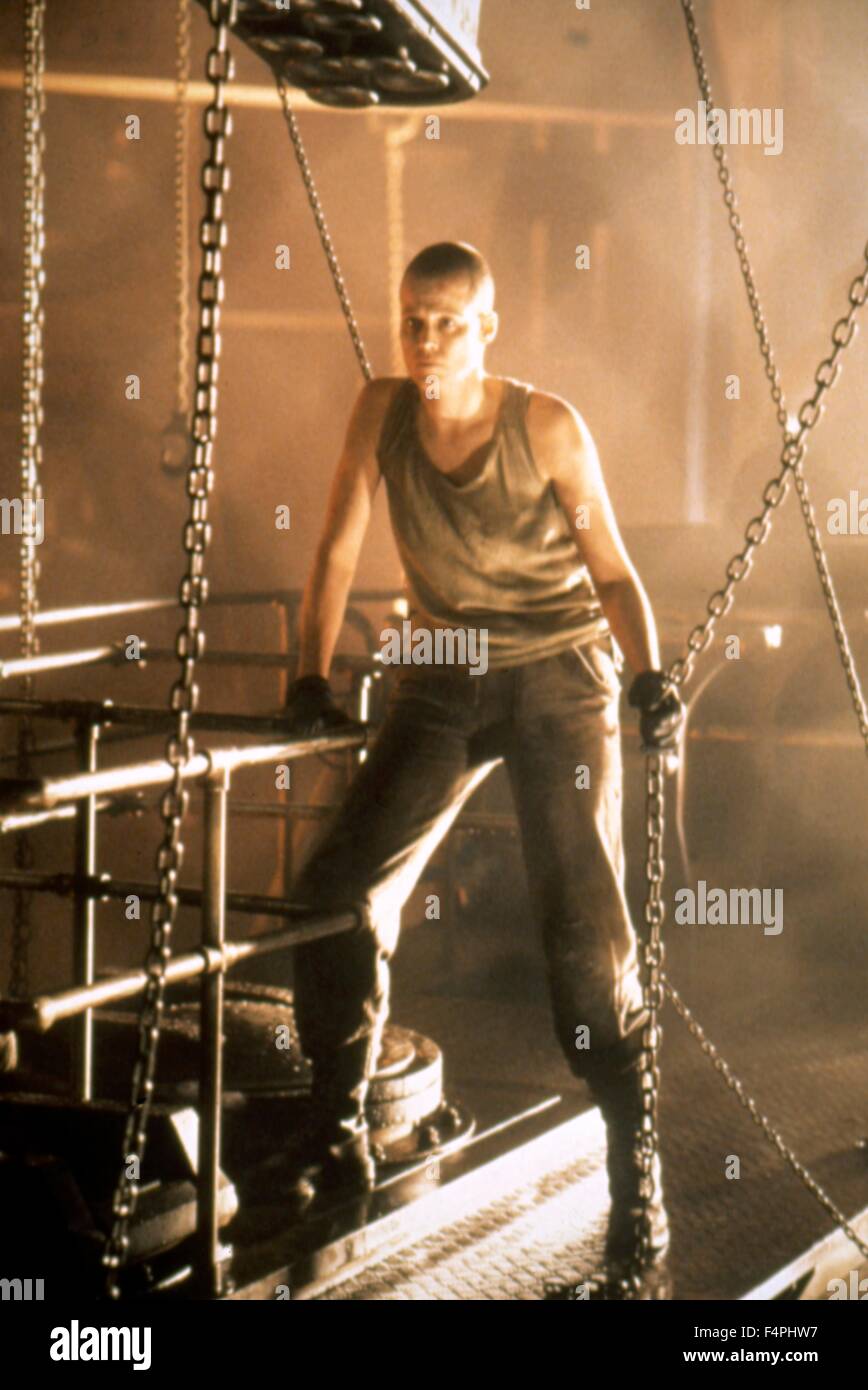 Sigourney Weaver / Alien 3 / 1991 directed by David Fincher [Twentieth ...