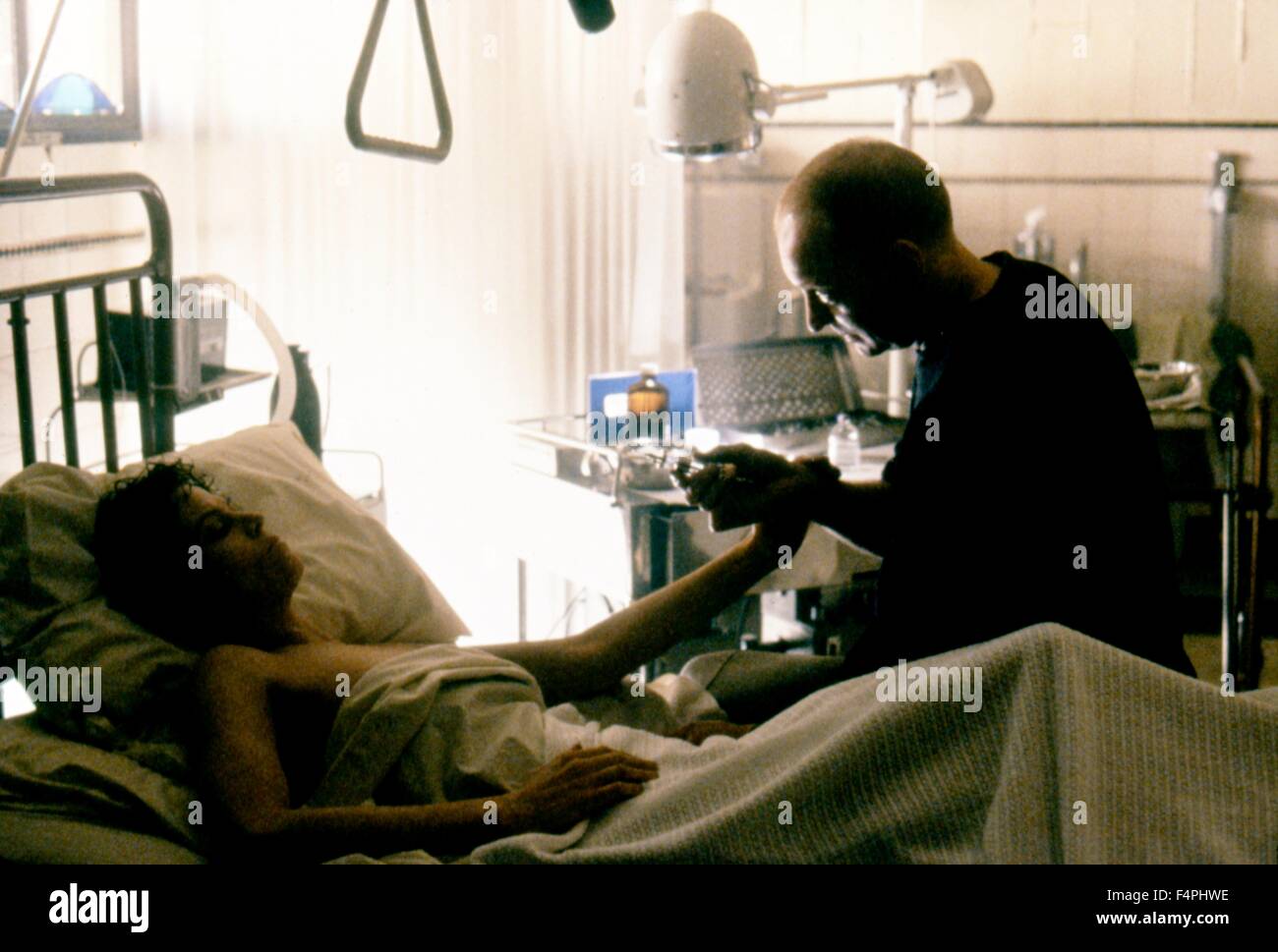 Sigourney Weaver and Charles Dance / Alien 3 / 1991 directed by David ...