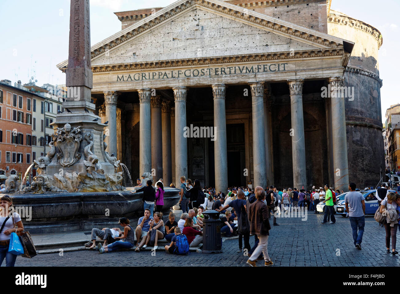 The Pantheon and Piazza Della Rotunda , Rome, Italy Stock Photo - Alamy