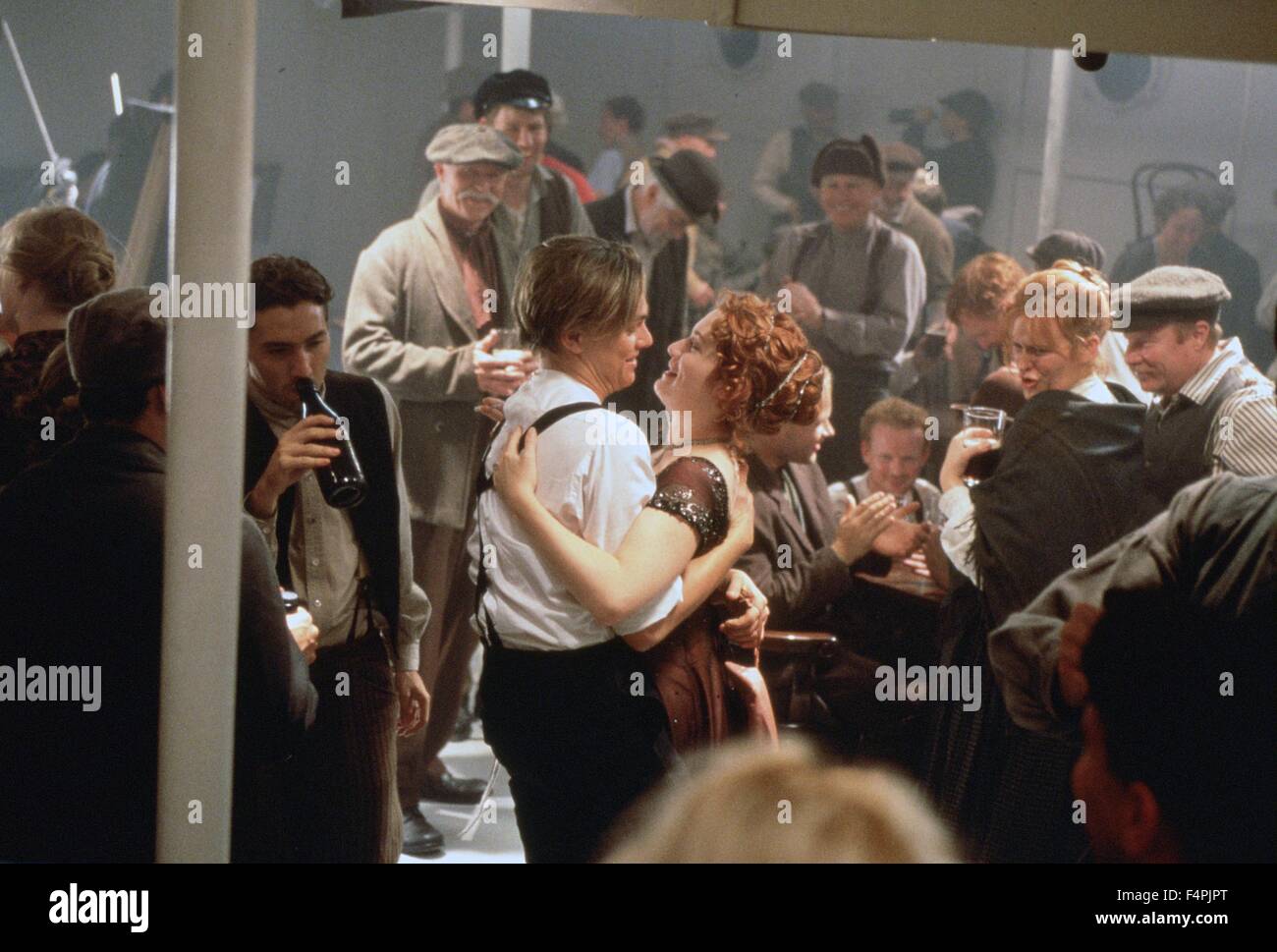 Leonardo DiCaprio and Kate Winslet / Titanic / 1997 directed by James ...