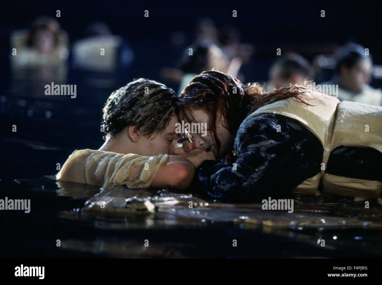 Leonardo DiCaprio and Kate Winslet / Titanic / 1997 directed by James ...