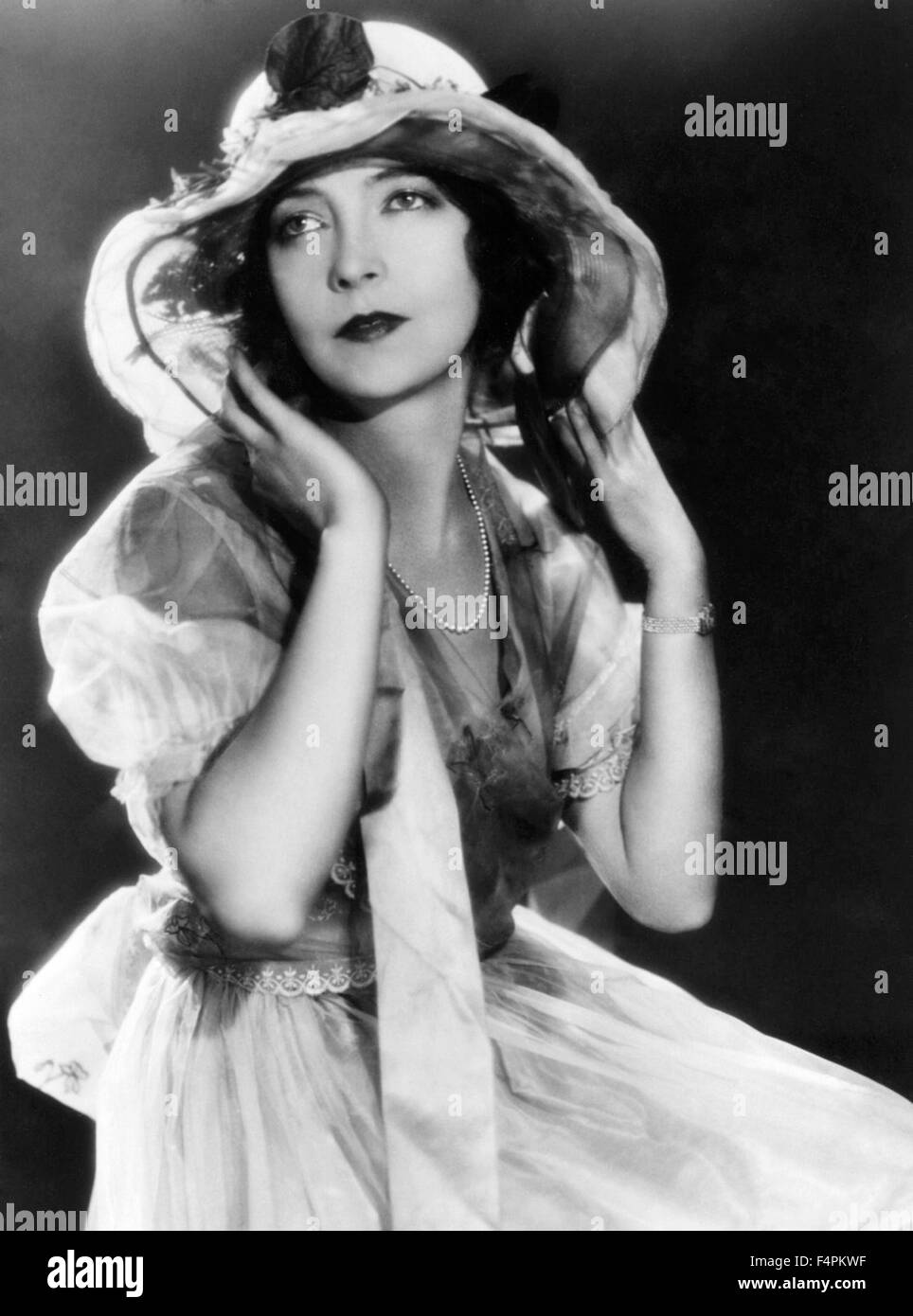 Actress lillian gish hi-res stock photography and images - Alamy