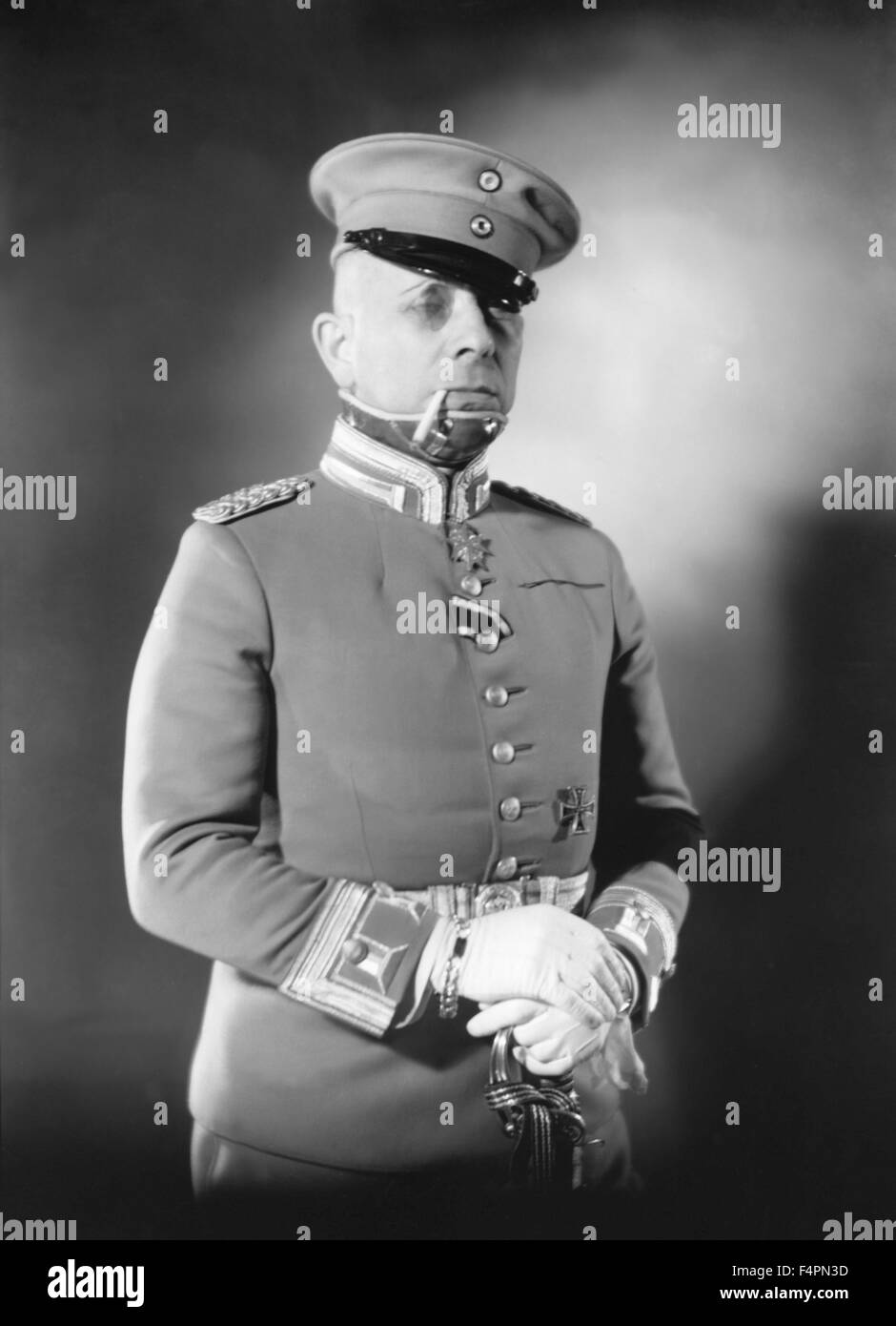 Erich von Stroheim / La grande illusion / 1937 directed by Jean Stock ...