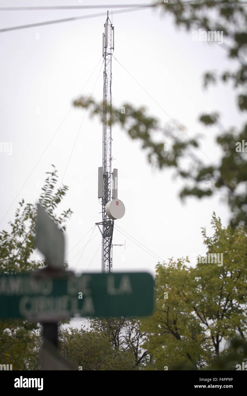 Albuquerque, NM, USA. 21st Oct, 2015. 102115.This is the radio tower ...