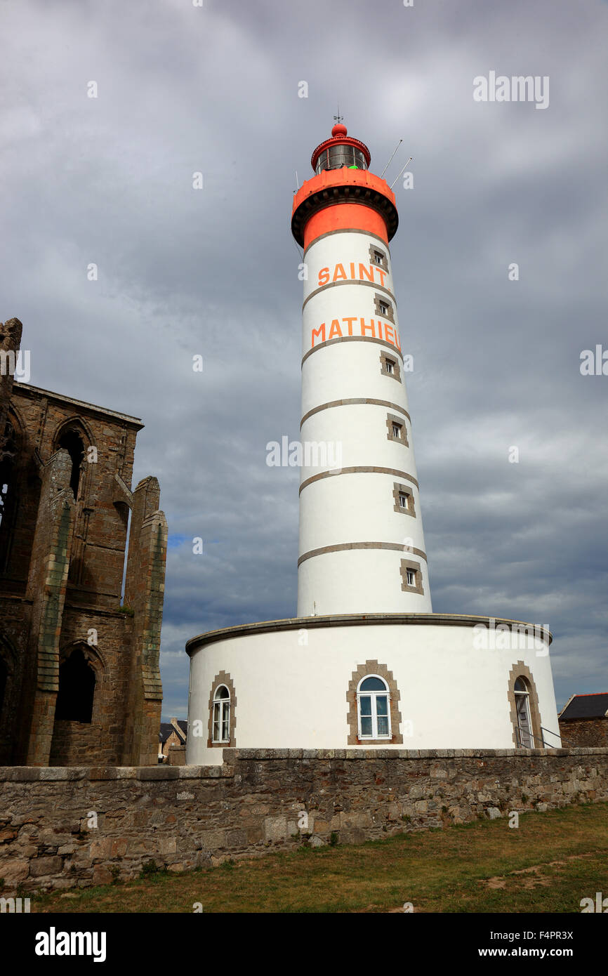 France, Brittany, am La Pointe Saint-Mathieu, Lighthouse and the ...