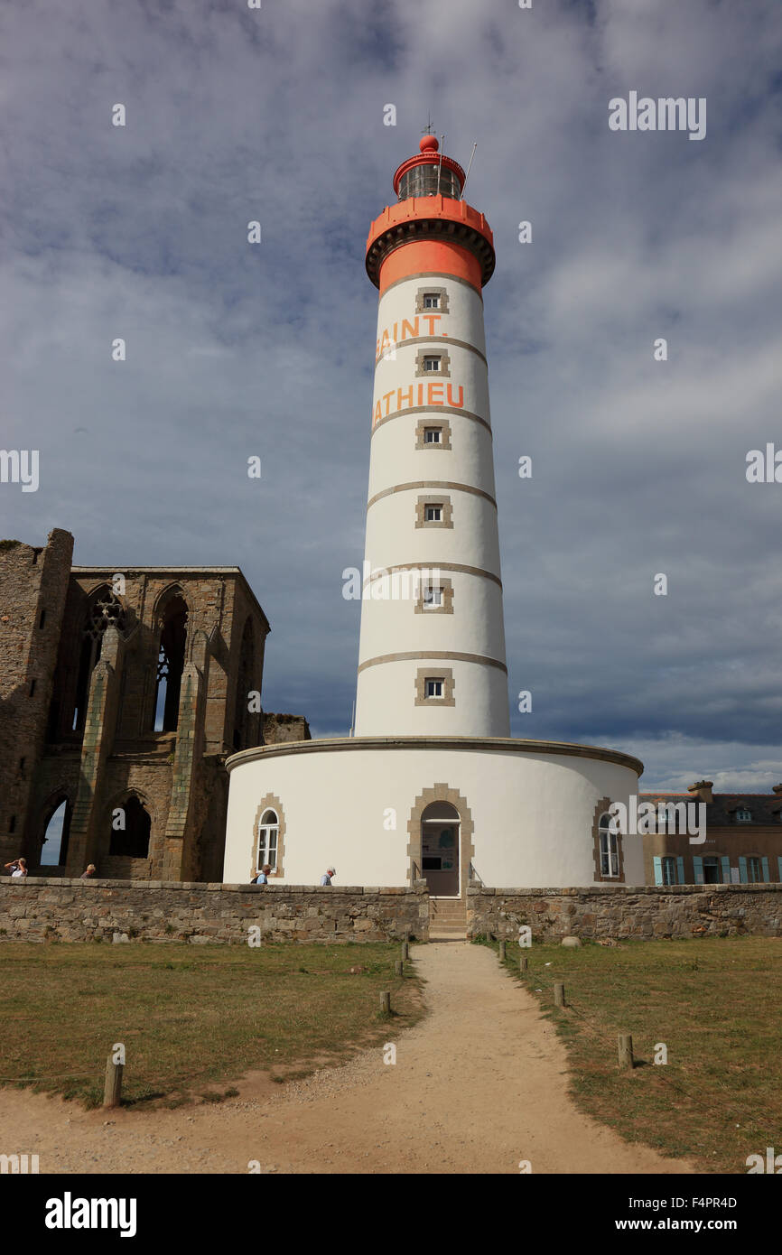 France, Brittany, am La Pointe Saint-Mathieu, Lighthouse and the ...
