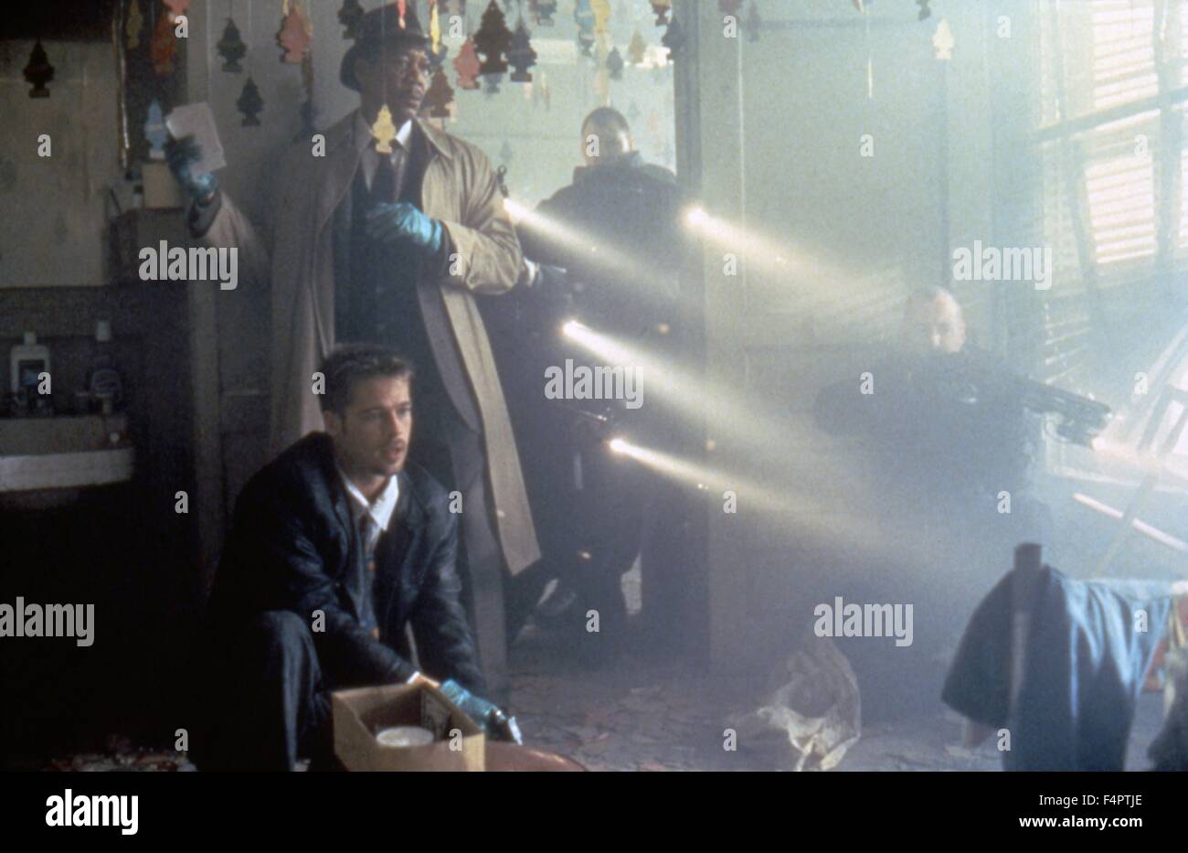 Seven brad pitt morgan freeman 1995 hi-res stock photography and images ...