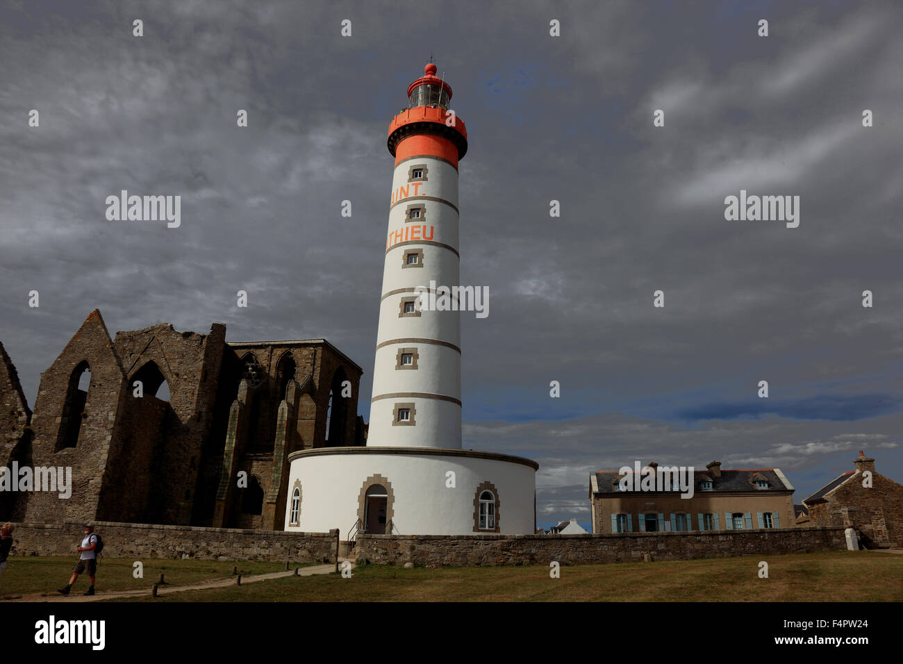 France, Brittany, am La Pointe Saint-Mathieu, Lighthouse and the ...