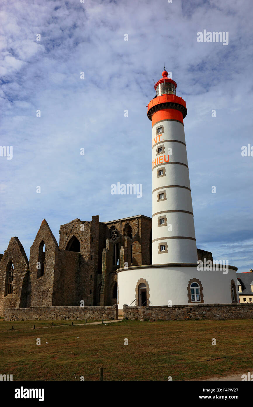 France, Brittany, am La Pointe Saint-Mathieu, Lighthouse and the ...