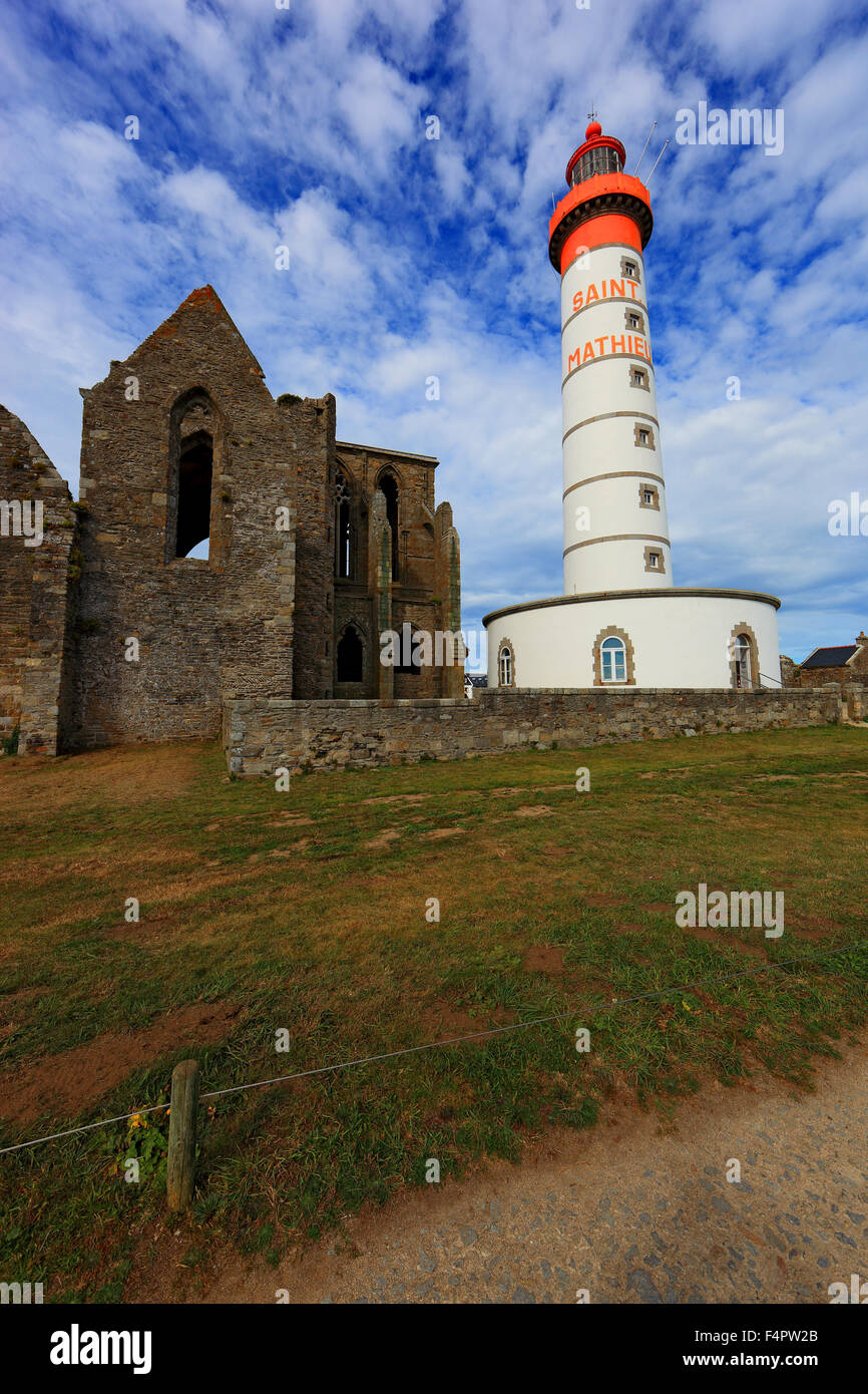 France, Brittany, am La Pointe Saint-Mathieu, Lighthouse and the ...