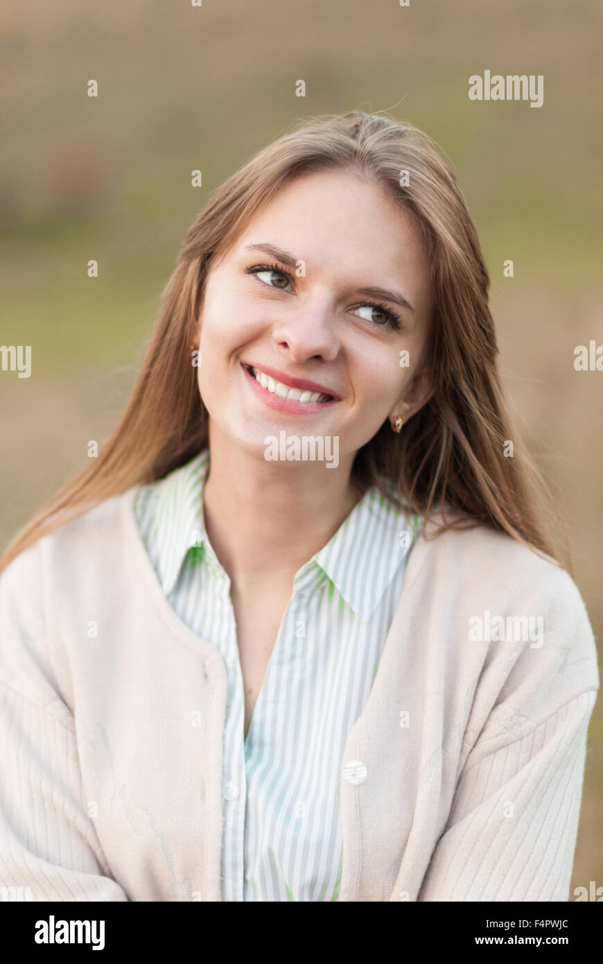 Beautiful smiling girl hi-res stock photography and images - Alamy