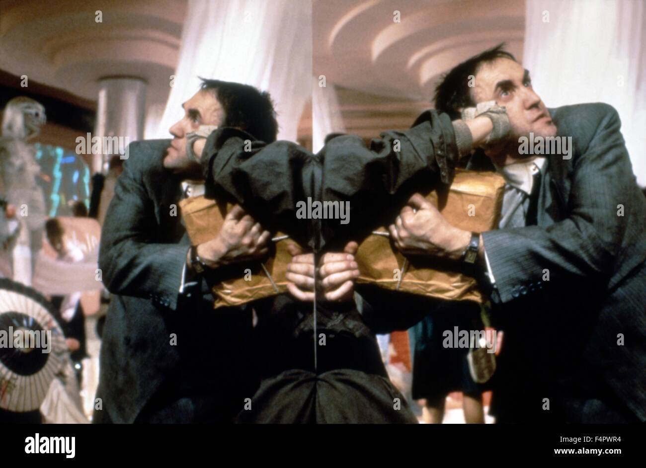 Jonathan Pryce / Brazil / 1985 directed by Terry Gilliam [Embassy ...