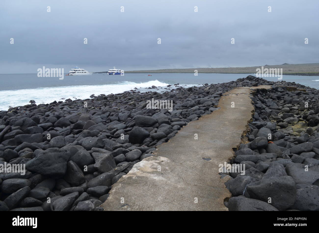 Espanola island rock rocks hi-res stock photography and images - Alamy