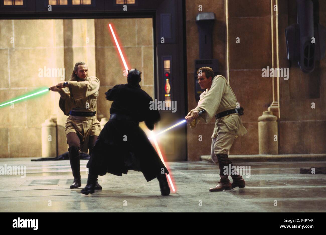 Liam Neeson, Ray Park and Ewan McGregor / Star Wars-Episode I The ...
