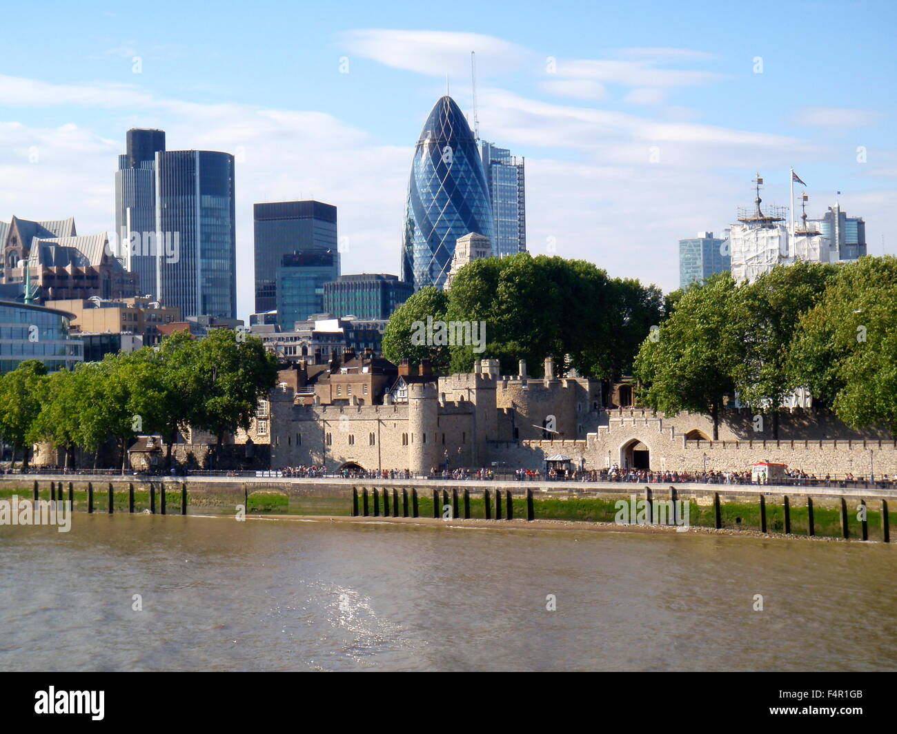Modern city of london skyline hi-res stock photography and images - Alamy