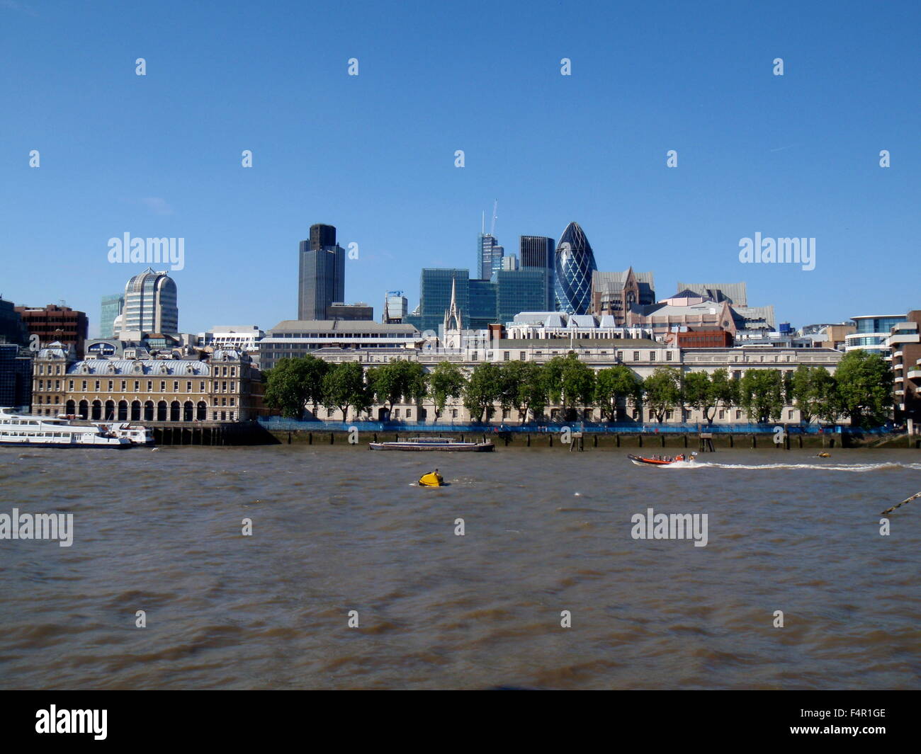 Modern city of london skyline hi-res stock photography and images - Alamy