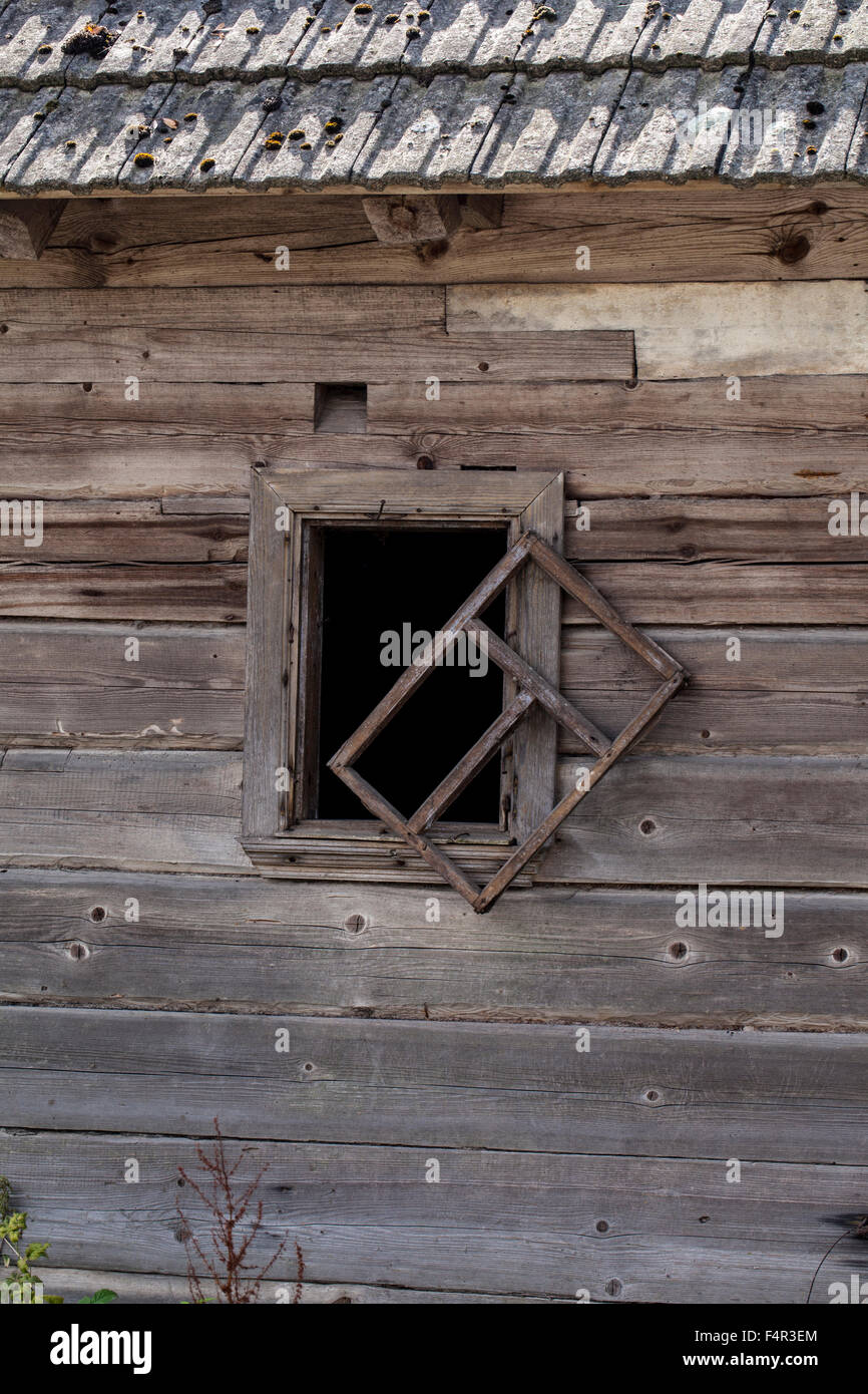 old dilapidated window Stock Photo - Alamy