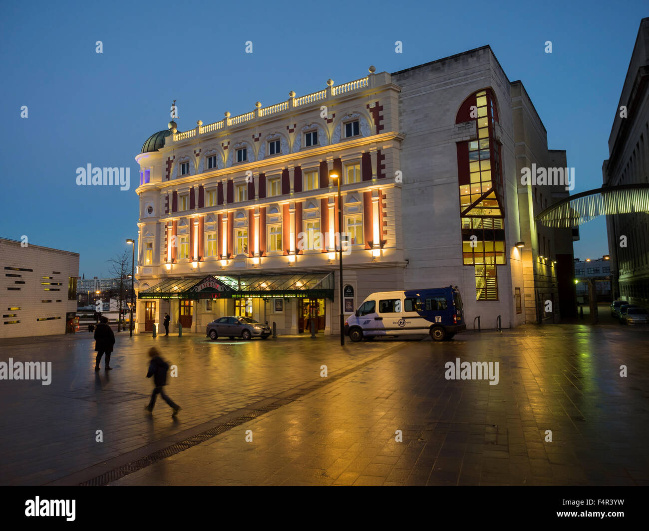 Lyceum theater in Sheffield city center at night South Yorkshire ...