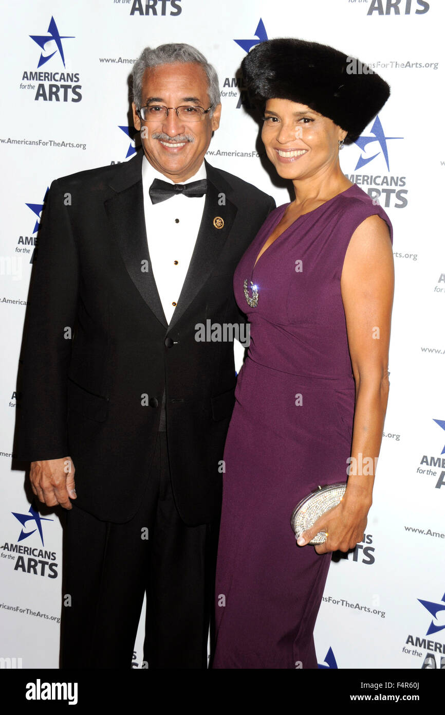 Bobby Scott und Victoria Rowell bei der Verleihung der National Arts ...