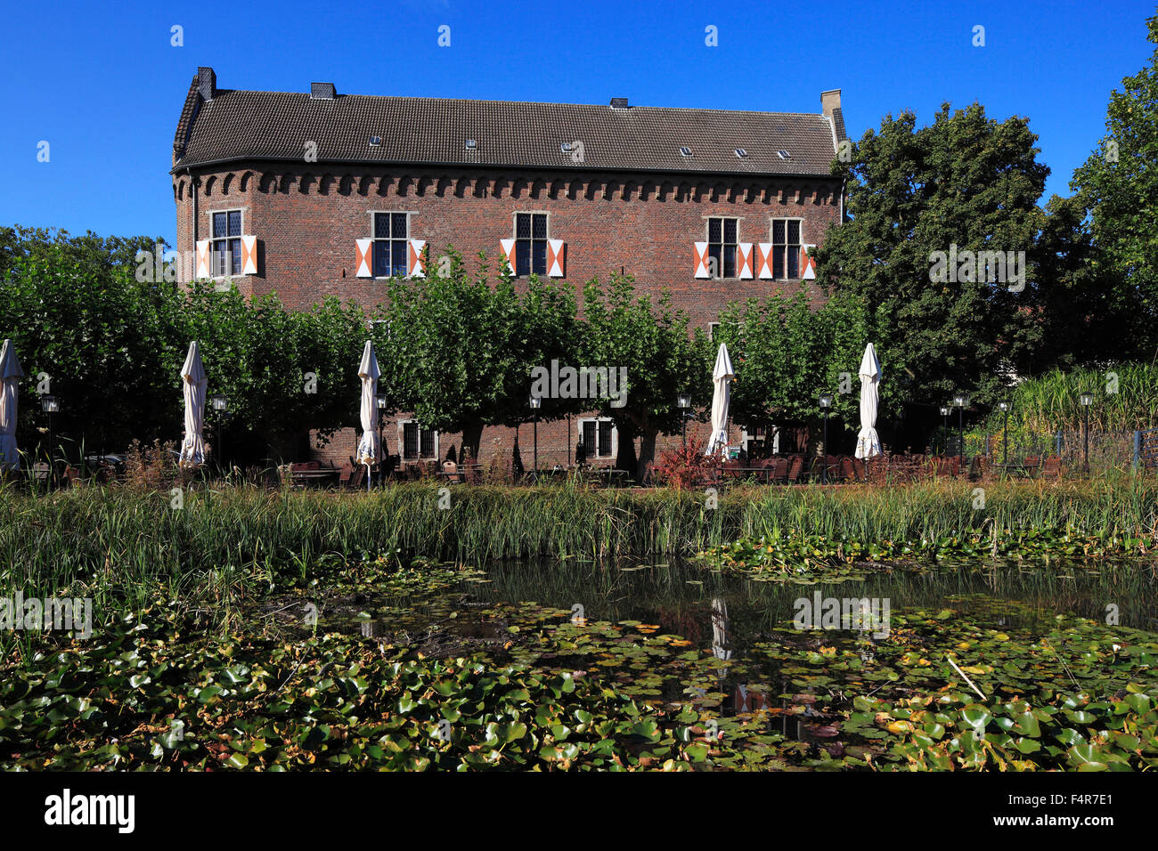 Altes Schloss in Grevenbroich, Niederrhein, Nordrhein-Westfalen Stock ...