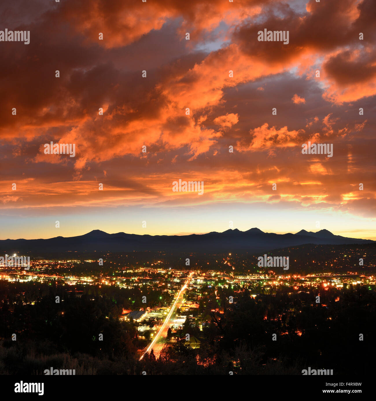 Central oregon cascades hi-res stock photography and images - Alamy