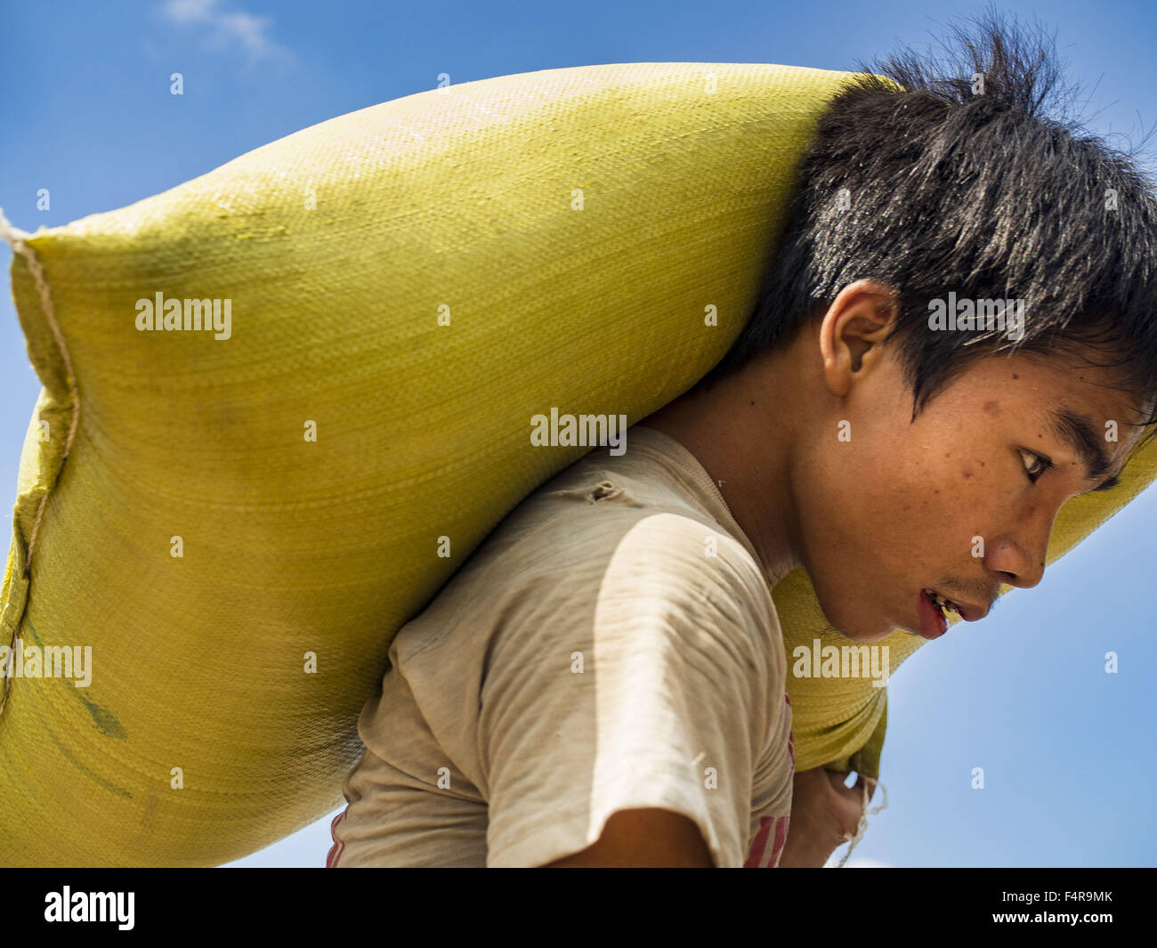 Yangon, Yangon Division, Myanmar. 22nd Oct, 2015. Stevedores carry ...