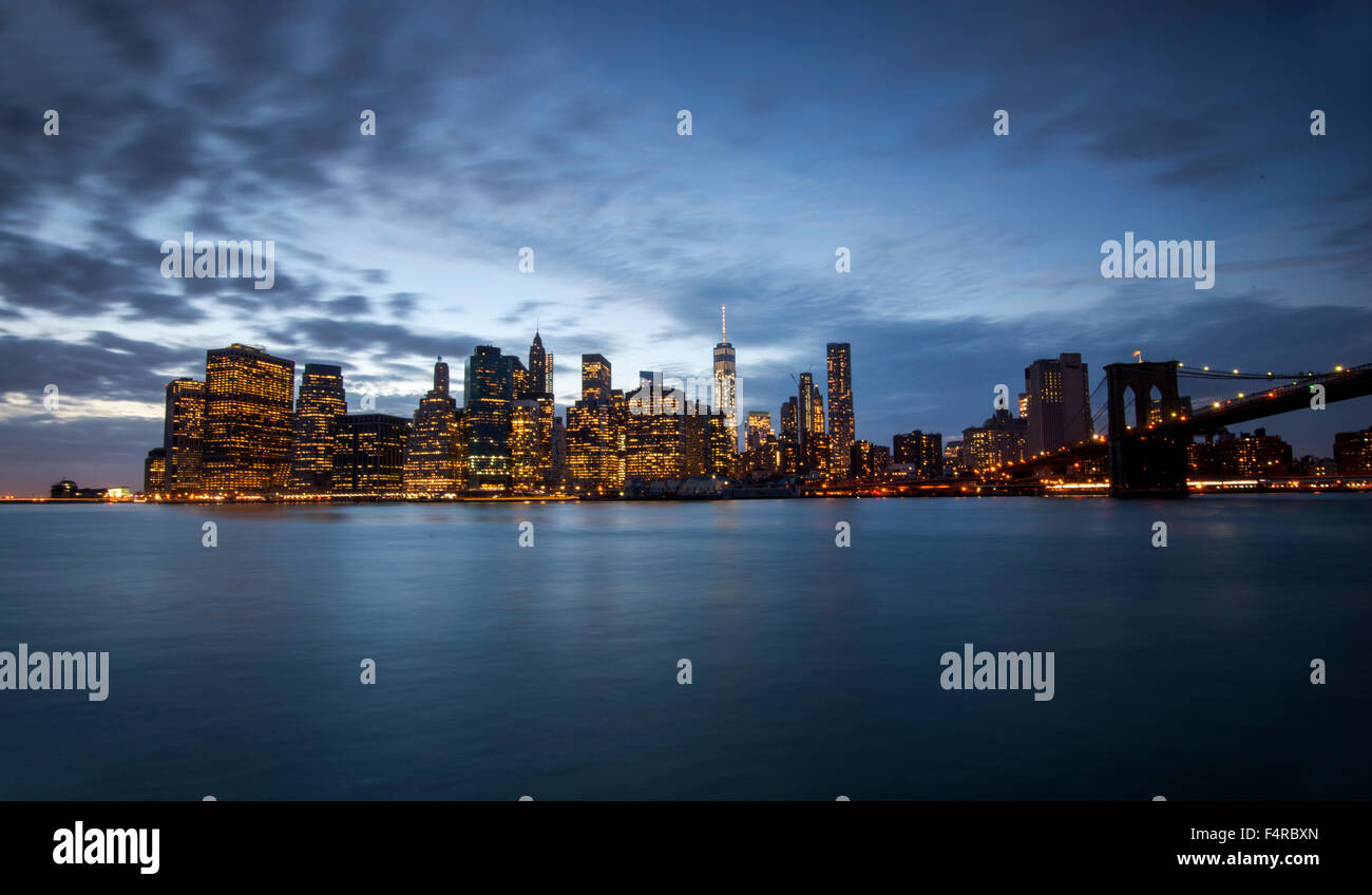 Blue hour in new york city hi-res stock photography and images - Alamy