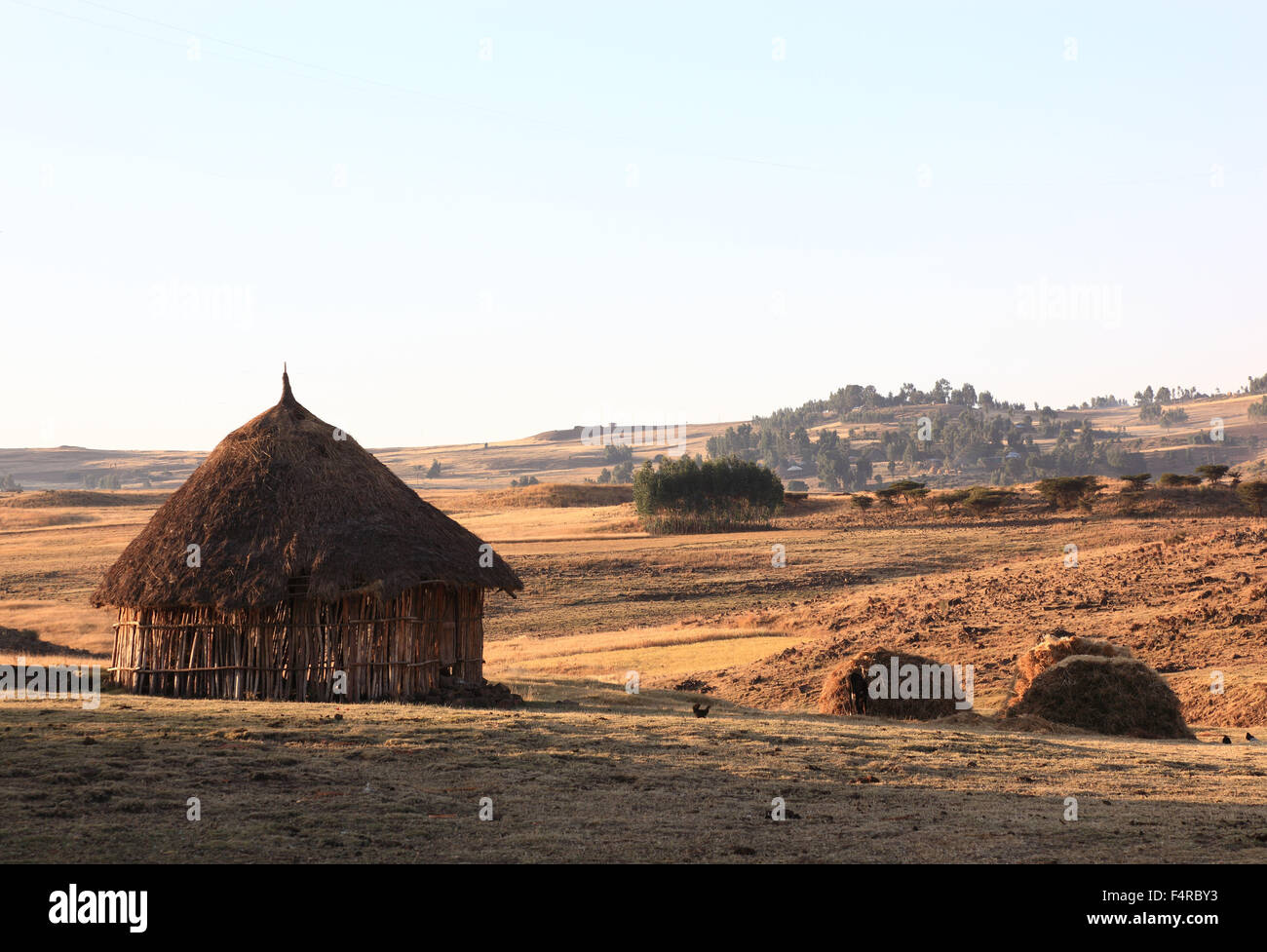 Round hut hi-res stock photography and images - Alamy