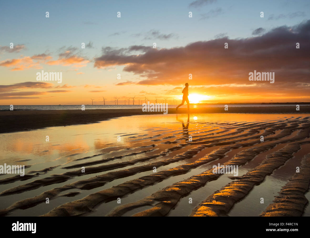 Seaton Carew, UK. 22nd Oct, 2015. UK Weather: jogger enjoying a ...