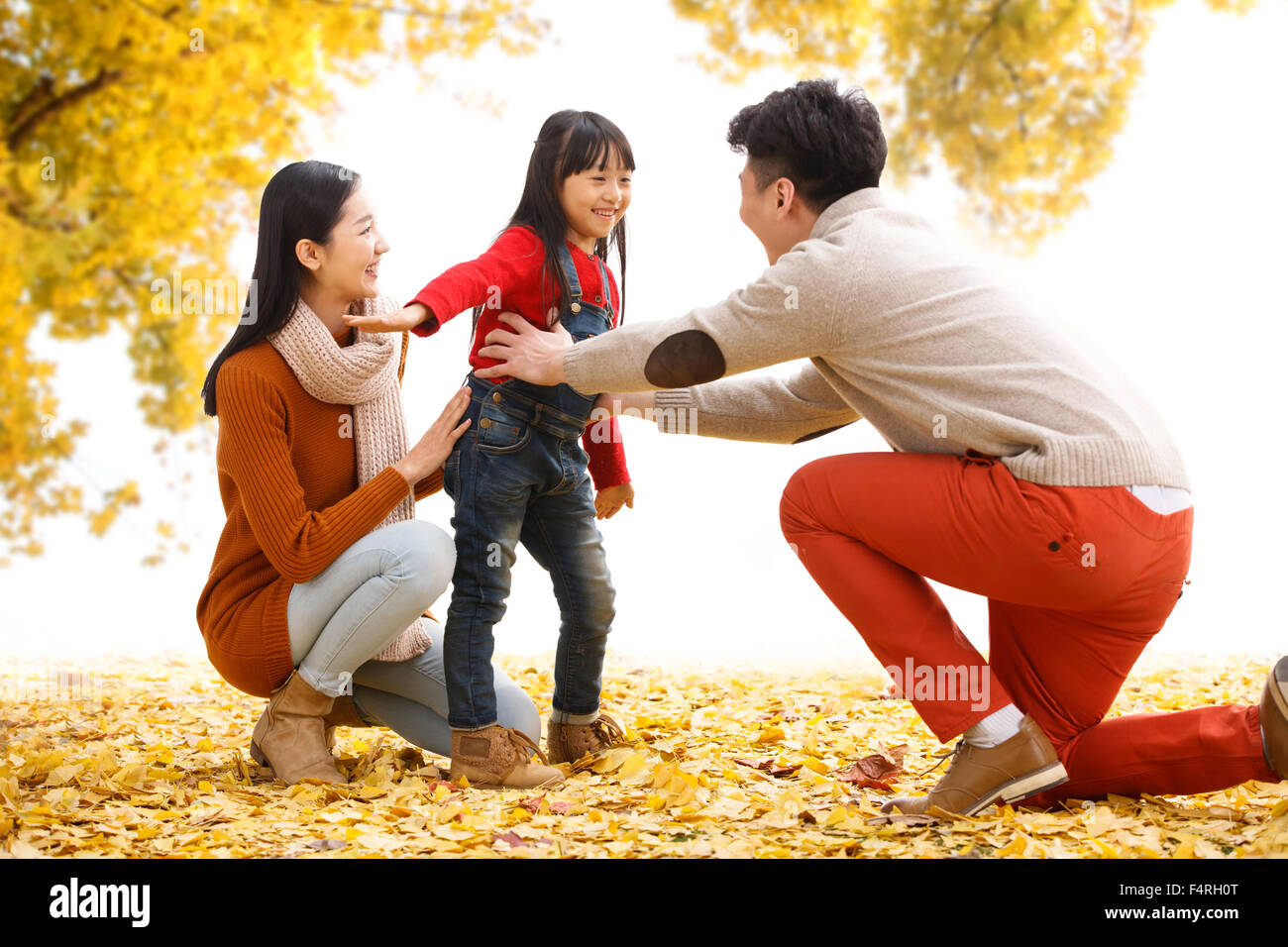 Happy family outdoor play Stock Photo - Alamy