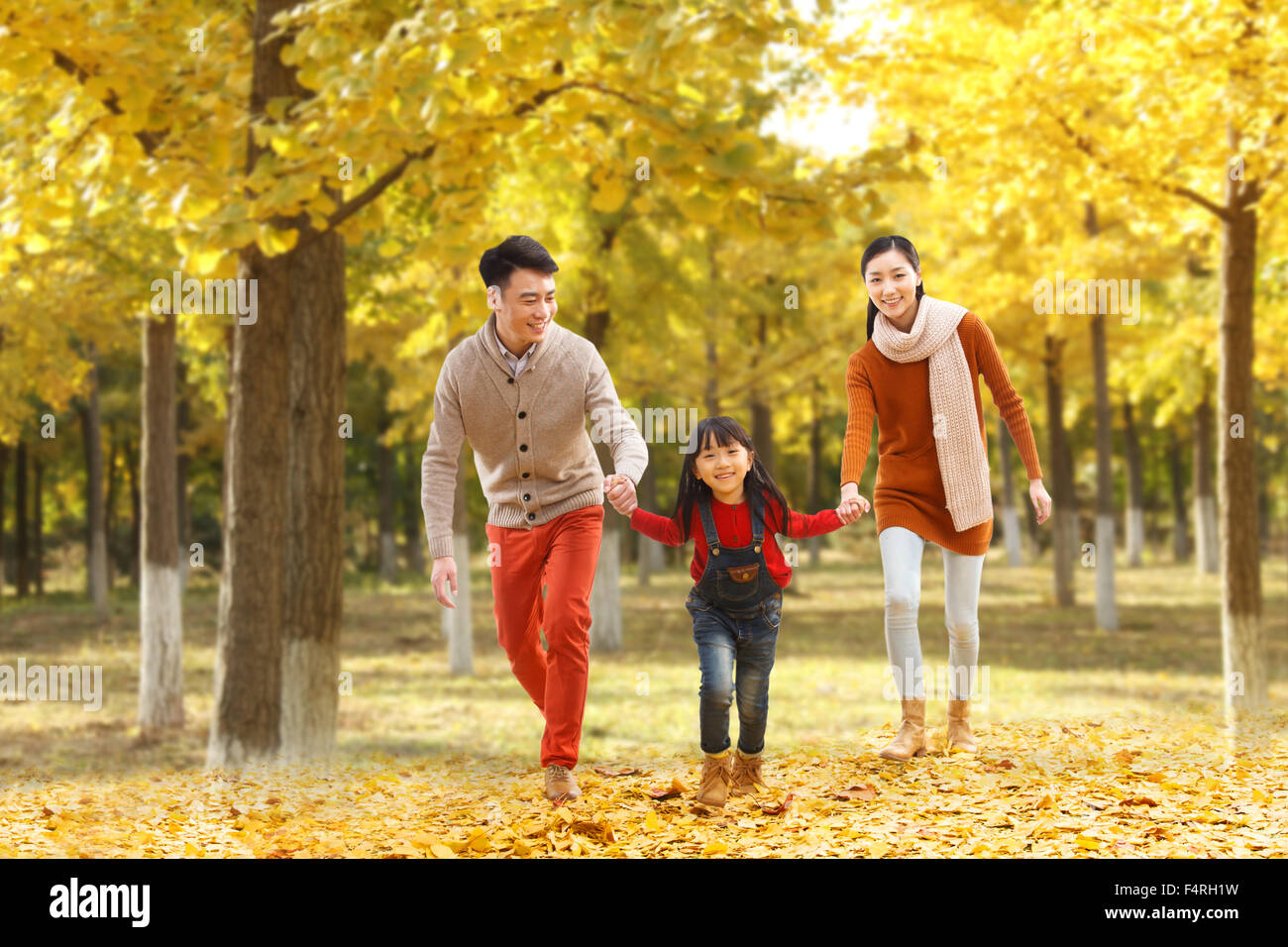 Happy family outdoor play Stock Photo - Alamy