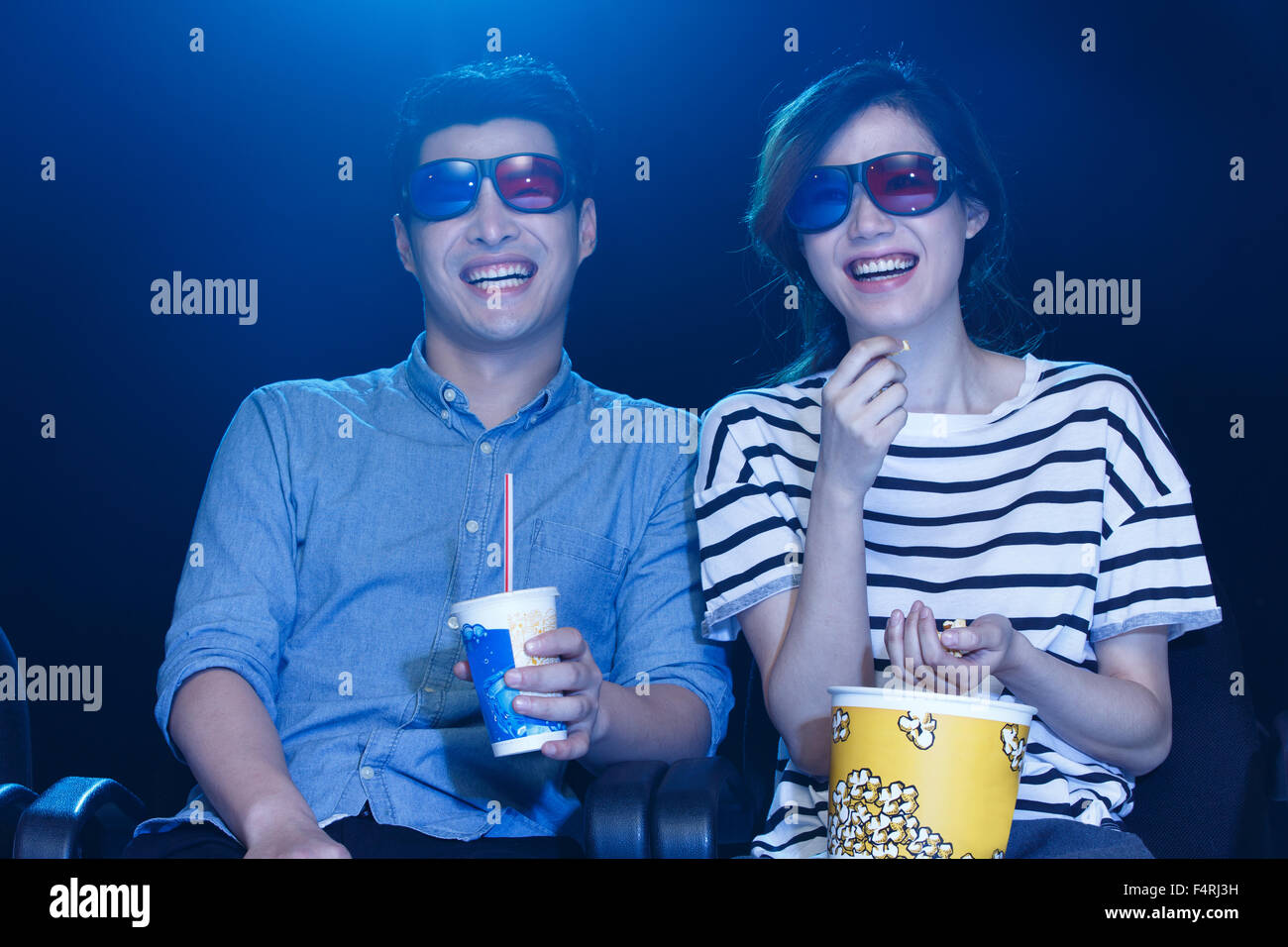 Watching movies popcorn hi-res stock photography and images - Alamy