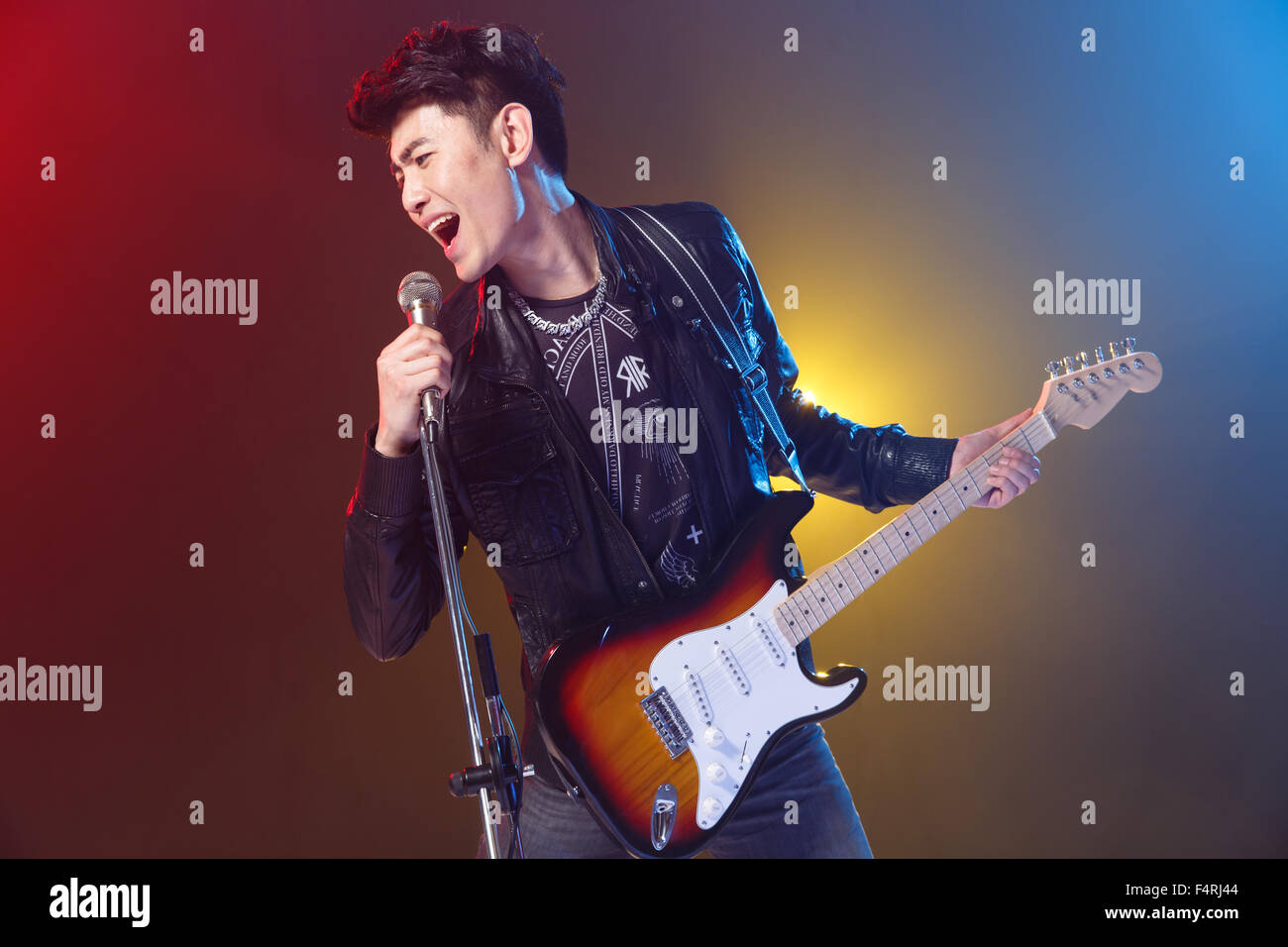 Young men singing hi-res stock photography and images - Alamy