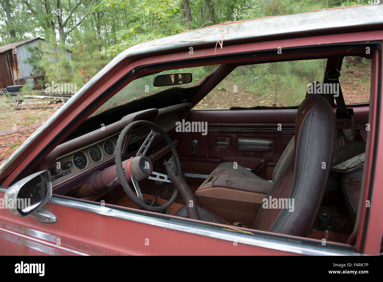 An abandoned car in rural Maryland, USA Stock Photo - Alamy