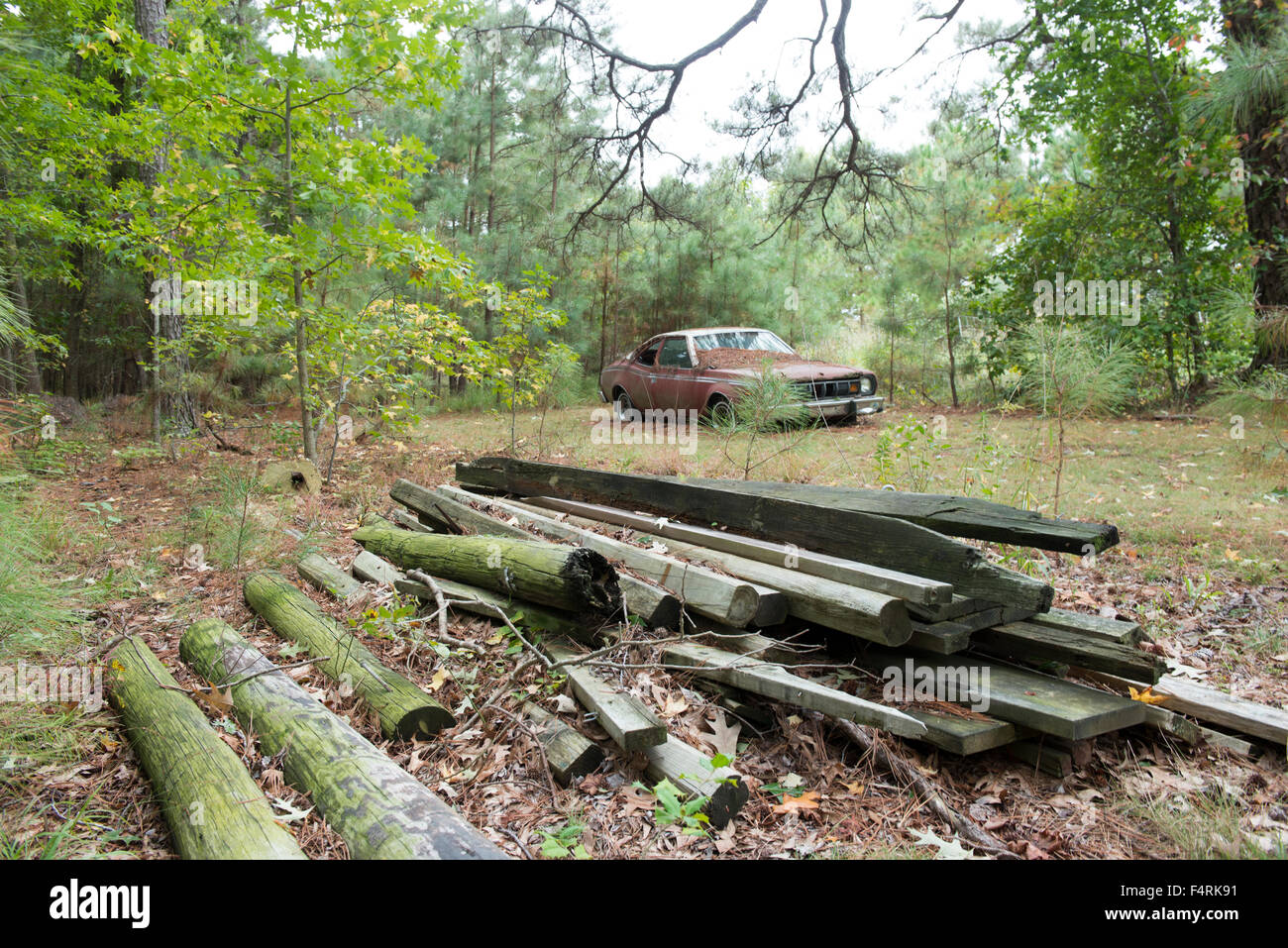 An abandoned car in rural Maryland, USA Stock Photo - Alamy