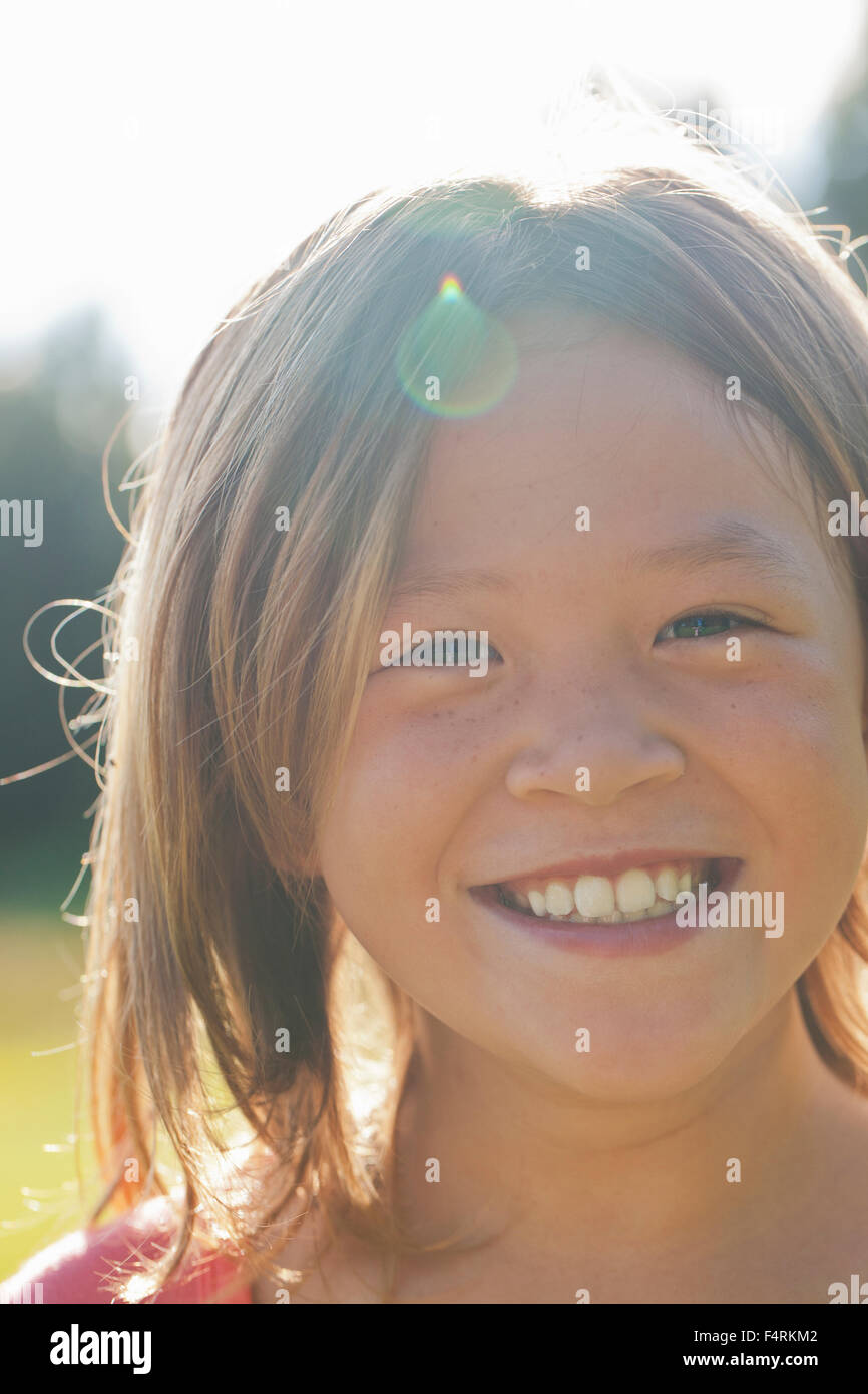 Girl 10 11 smile looking at camera hi-res stock photography and images ...