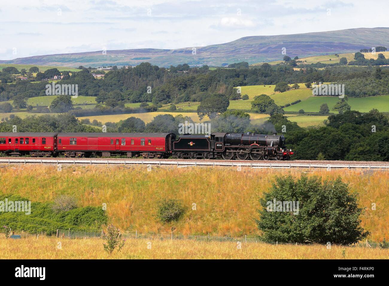 Steam locomotive LMS Stanier Class 5 4-6-0 The Sherwood Forester 45231 ...
