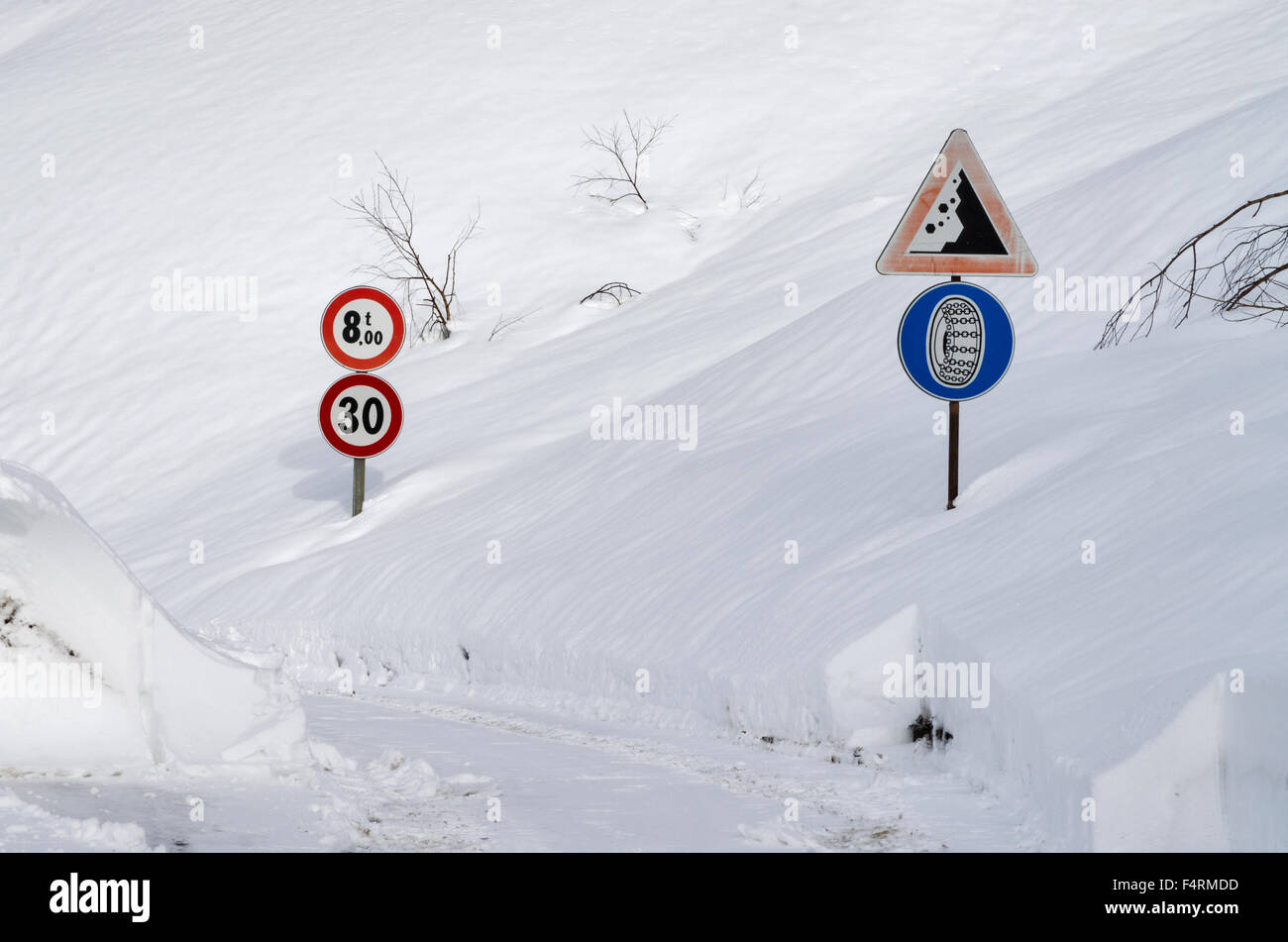 Partially hidden sign hi-res stock photography and images - Alamy