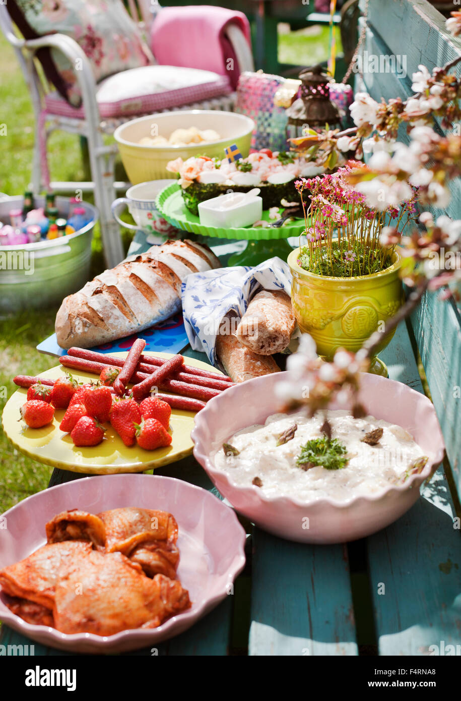 Table foods hi-res stock photography and images - Alamy