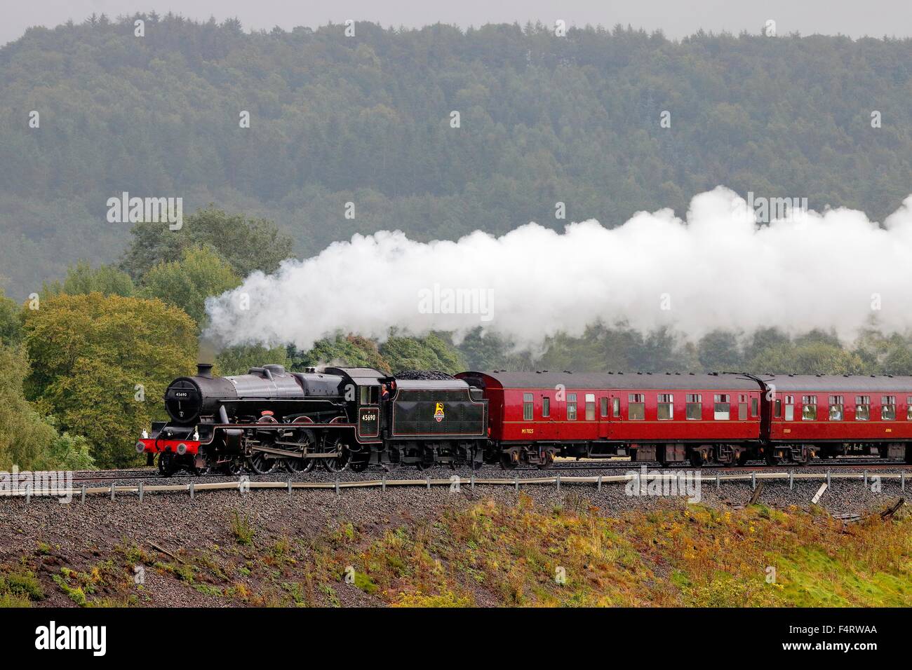 Steam locomotive LMS Jubilee Class Leander 45690 on the Settle to ...