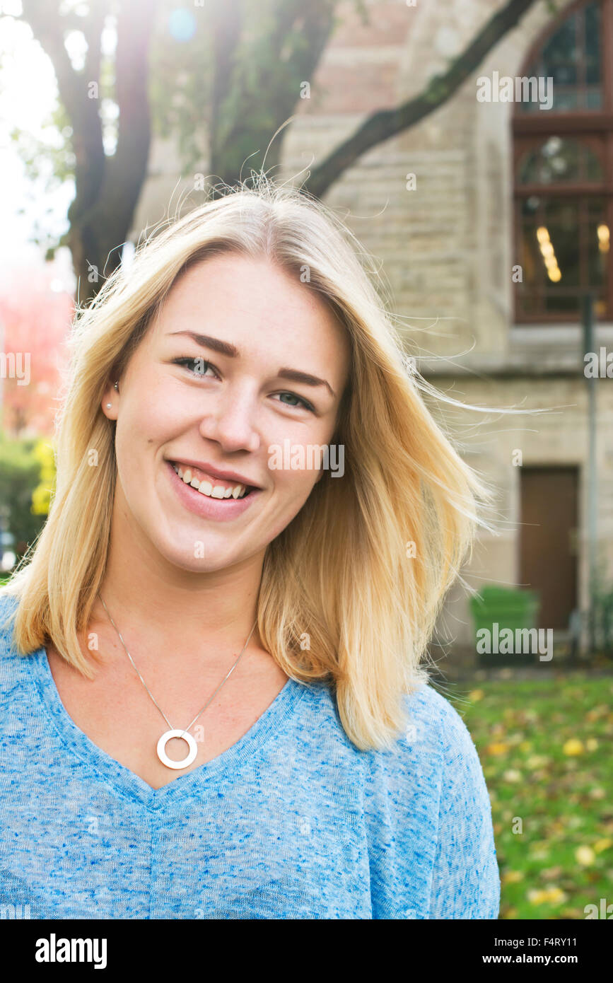 Young woman university hi-res stock photography and images - Alamy