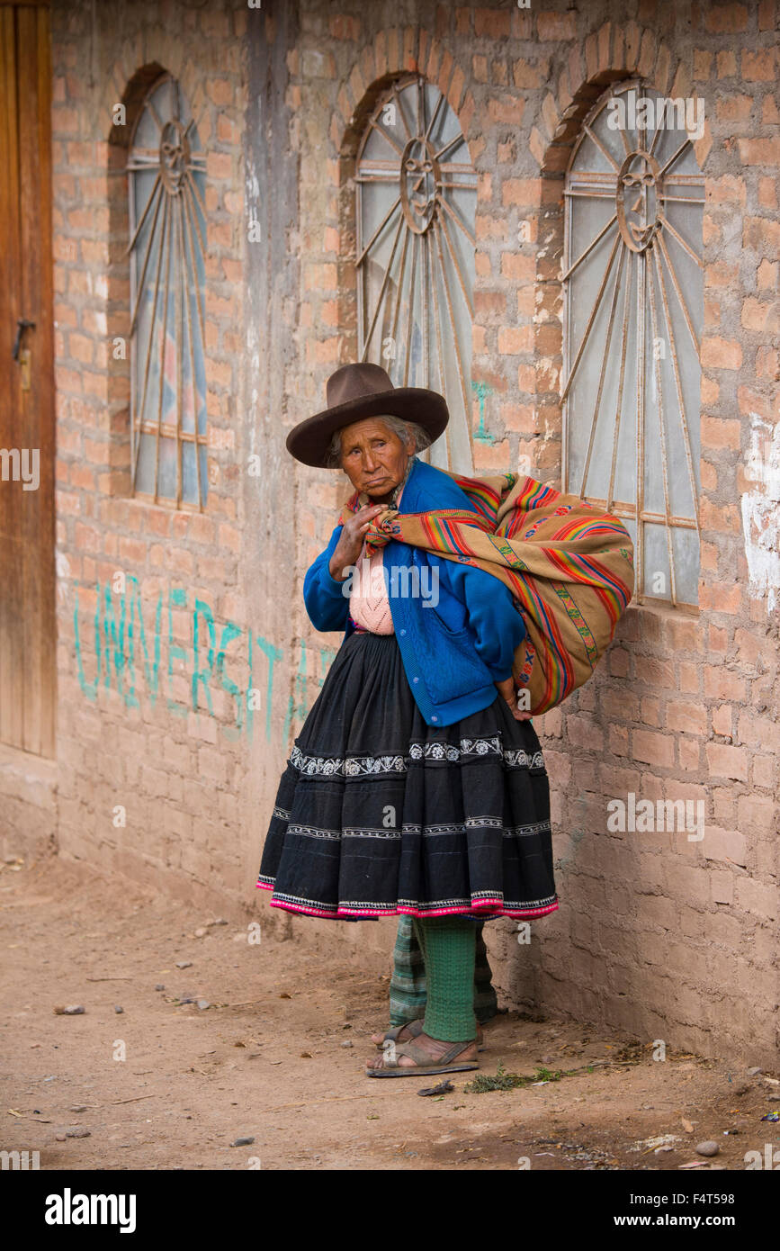Native woman peru hi-res stock photography and images - Alamy