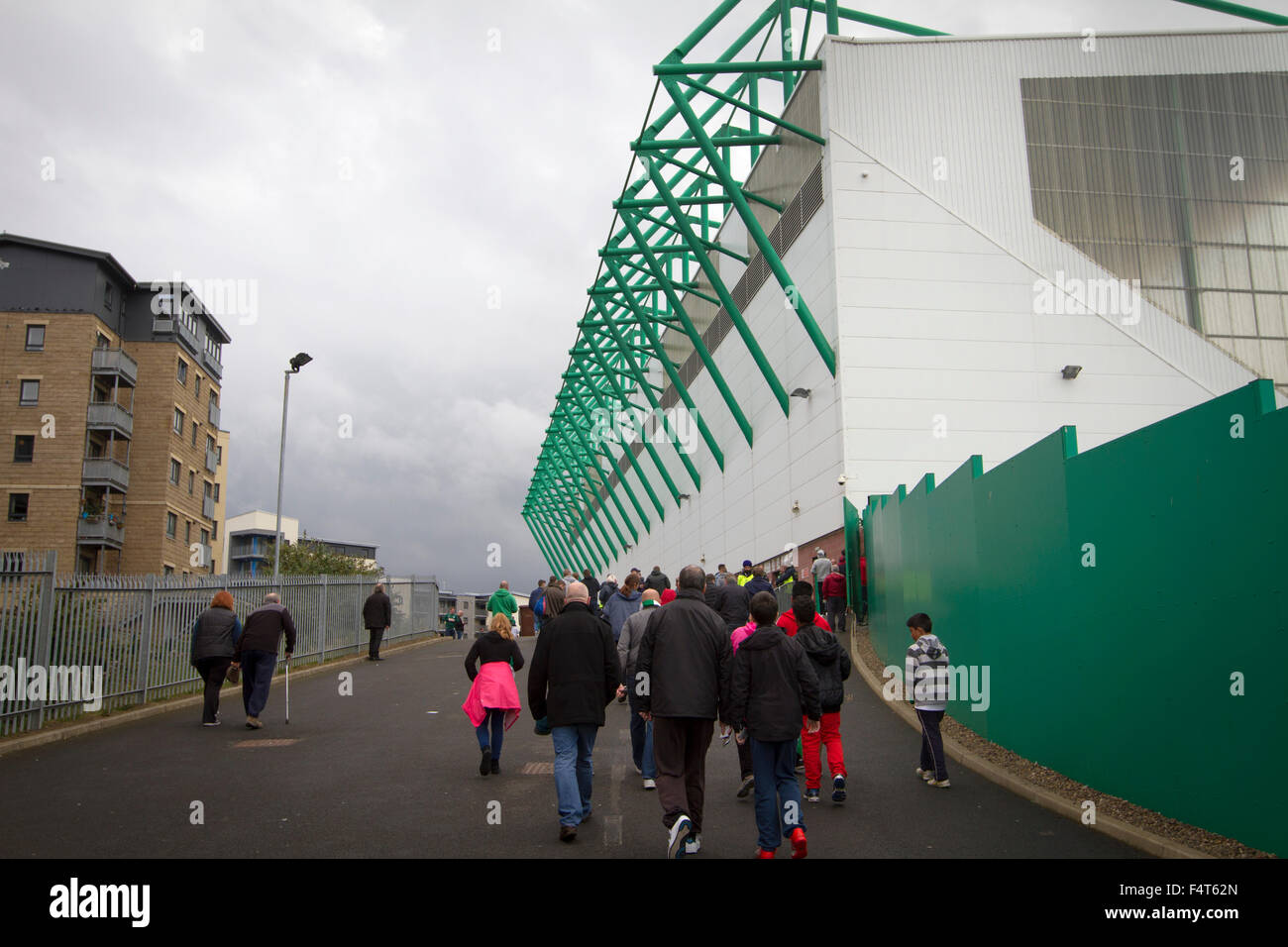 Hibernian easter road fans hi-res stock photography and images - Alamy