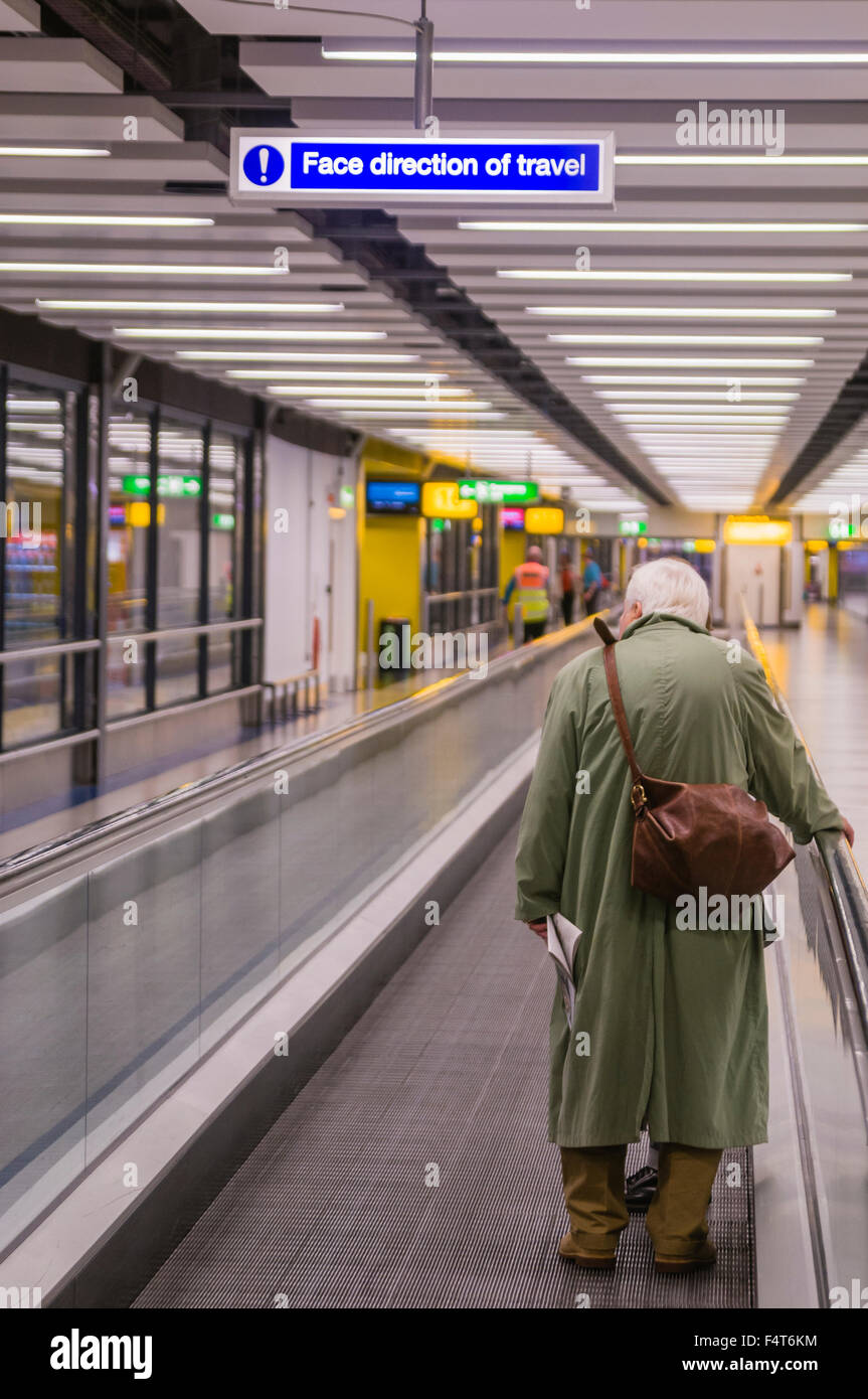 Airport travelator hi-res stock photography and images - Alamy