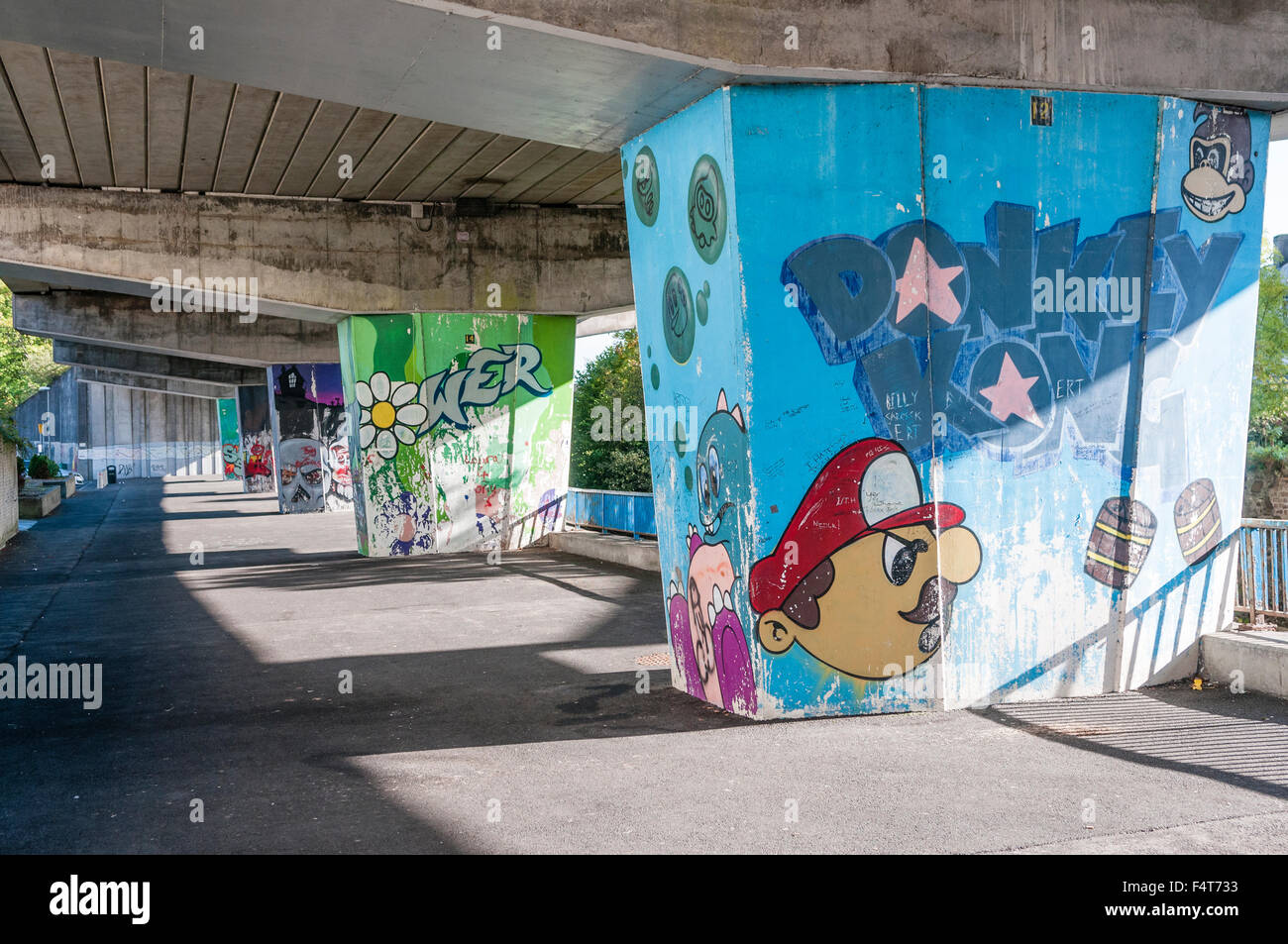 Mario nintendo graffiti hi-res stock photography and images - Alamy