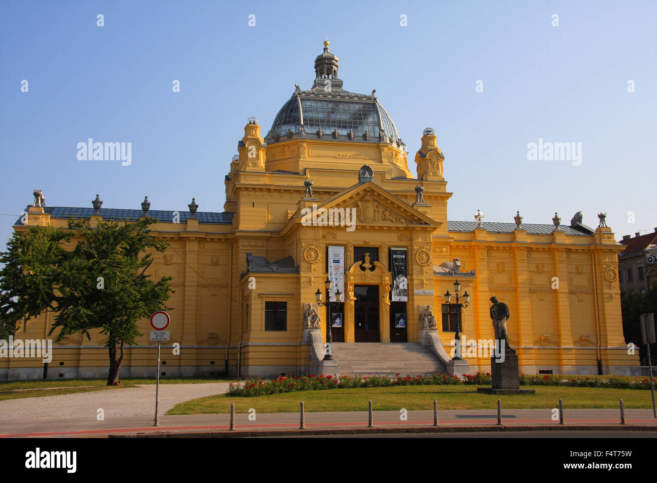 Croatia, the Balkans, Balkans, Zagreb, Europe, building, yellow ...