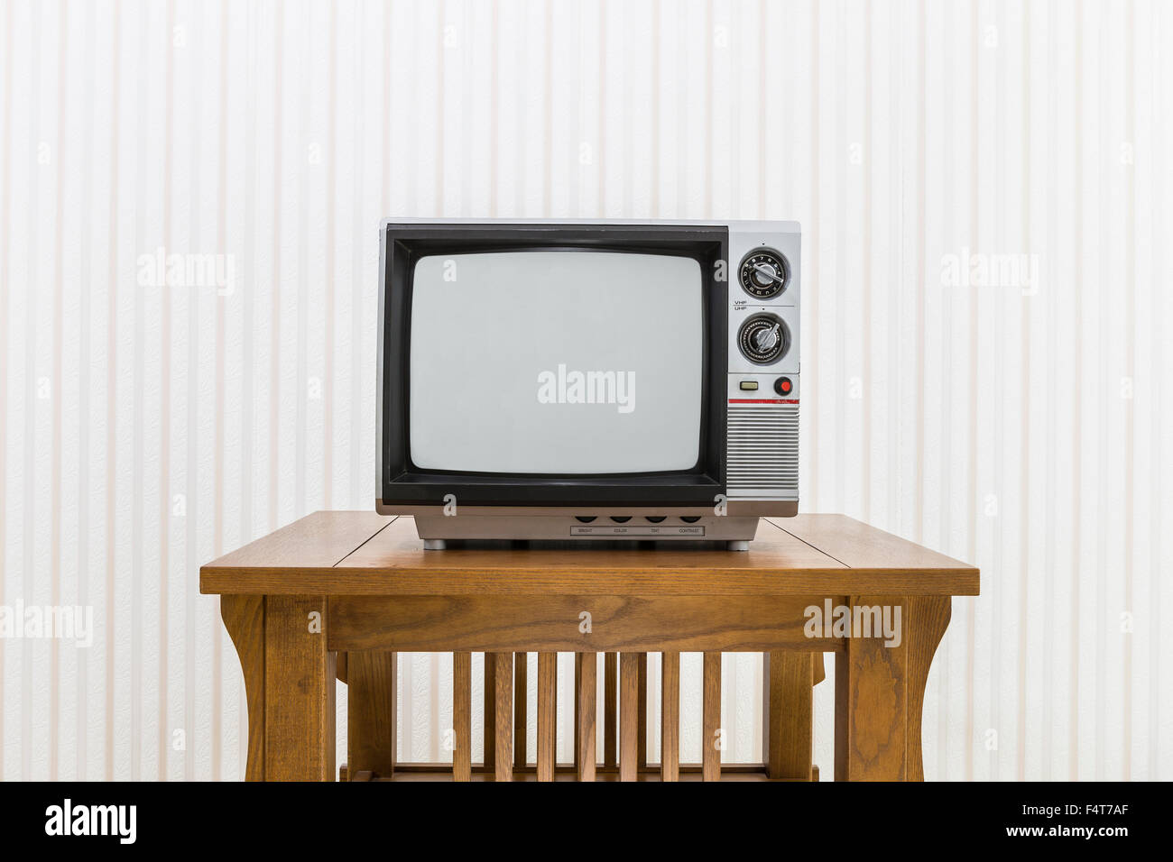 Old fashioned tv hi-res stock photography and images - Alamy