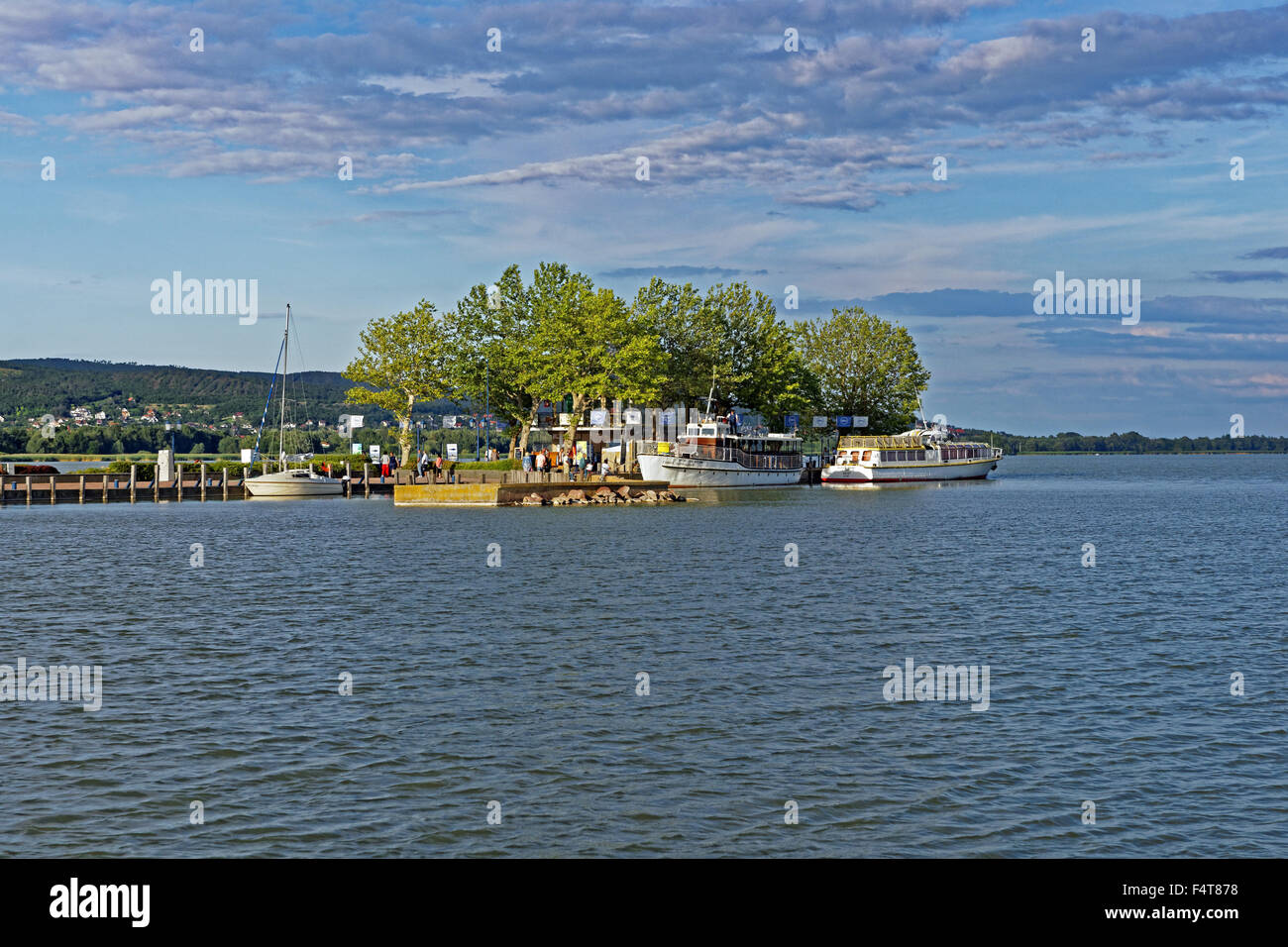 Mole, Jetty, holiday boats, flat lake, Balaton Stock Photo - Alamy